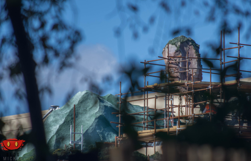 PHOTOS - A look back at the construction of the floating mountains of ...