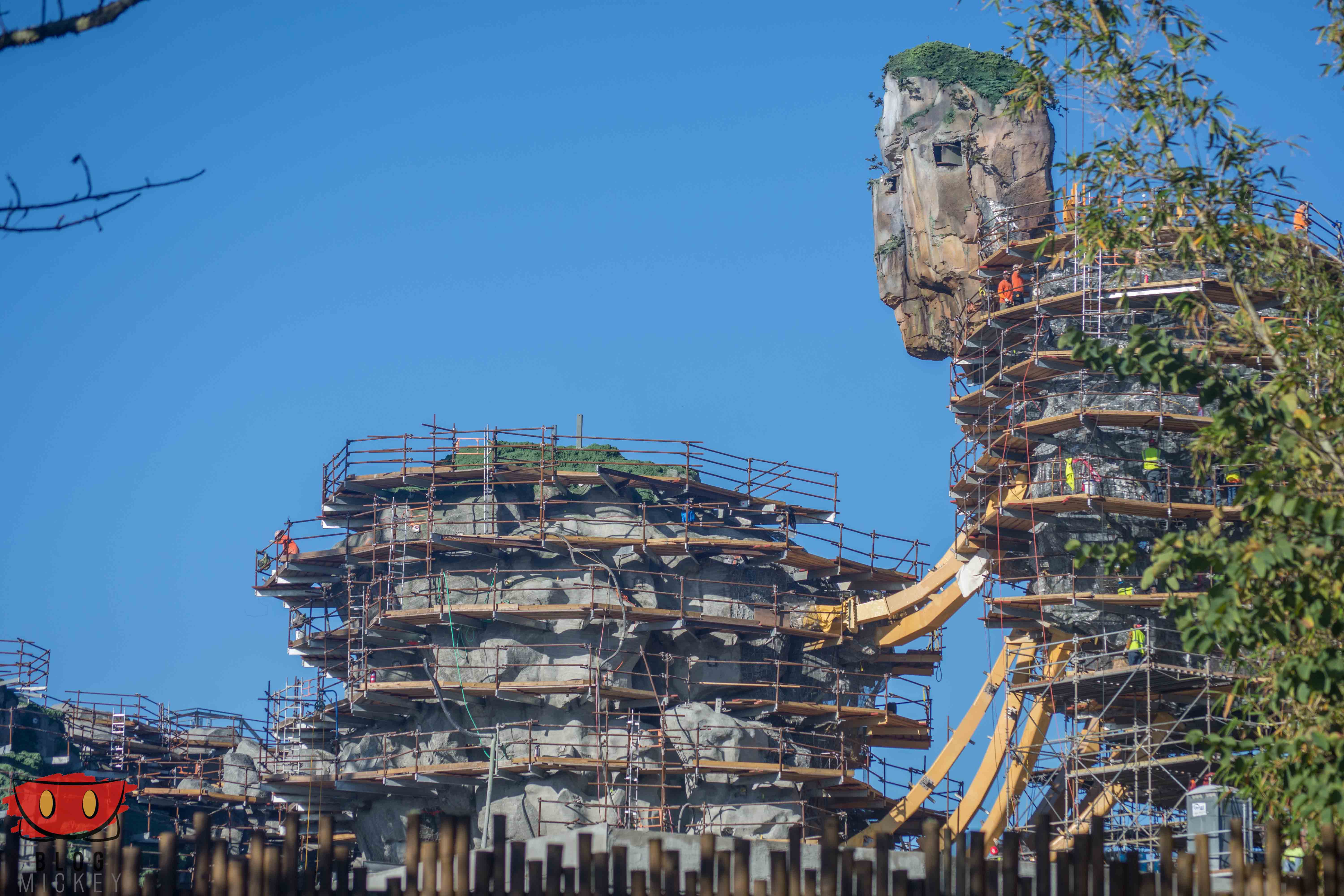 PHOTOS - A look back at the construction of the floating mountains of ...