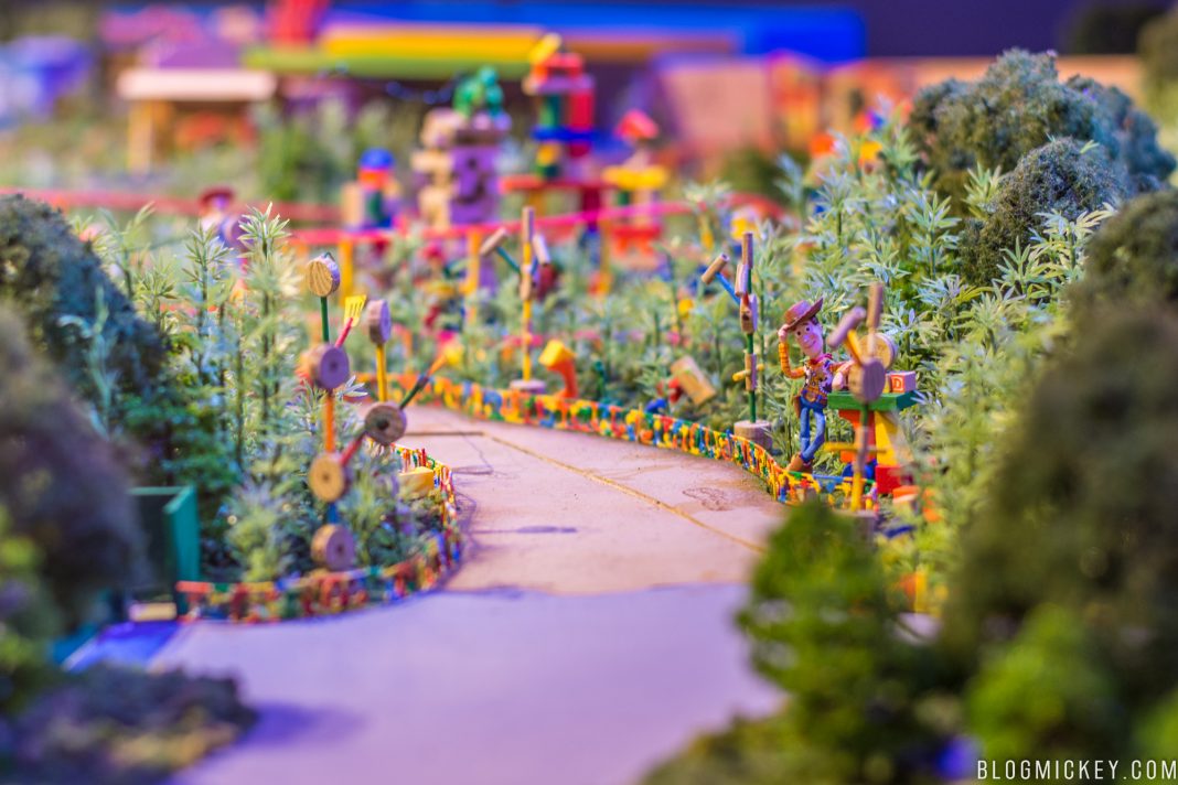 PHOTO, VIDEO TOUR: Detailed Walkthrough of the Toy Story Land Model at ...