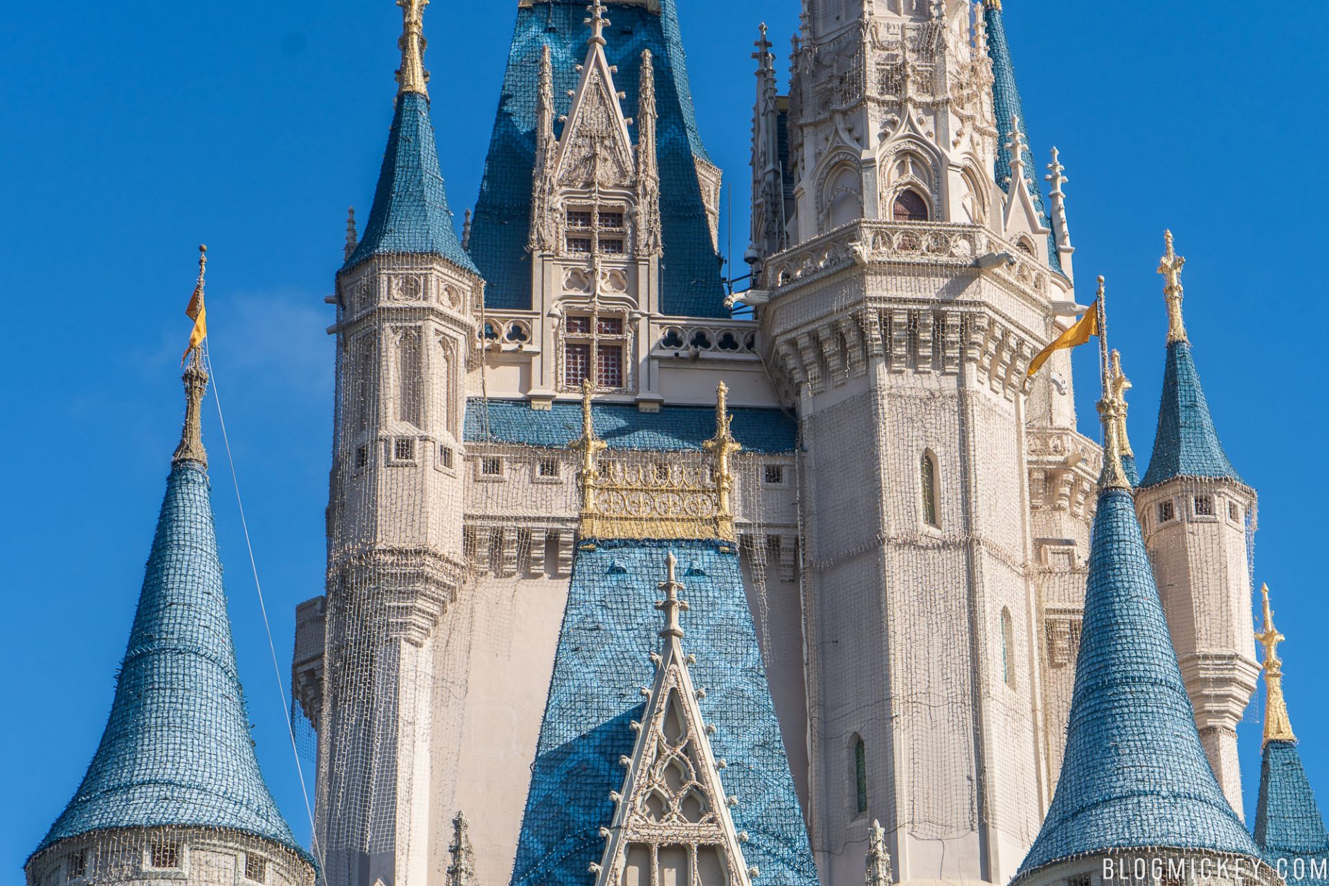 PHOTOS: Cinderella Castle Christmas Dream Lights Installation Now Complete