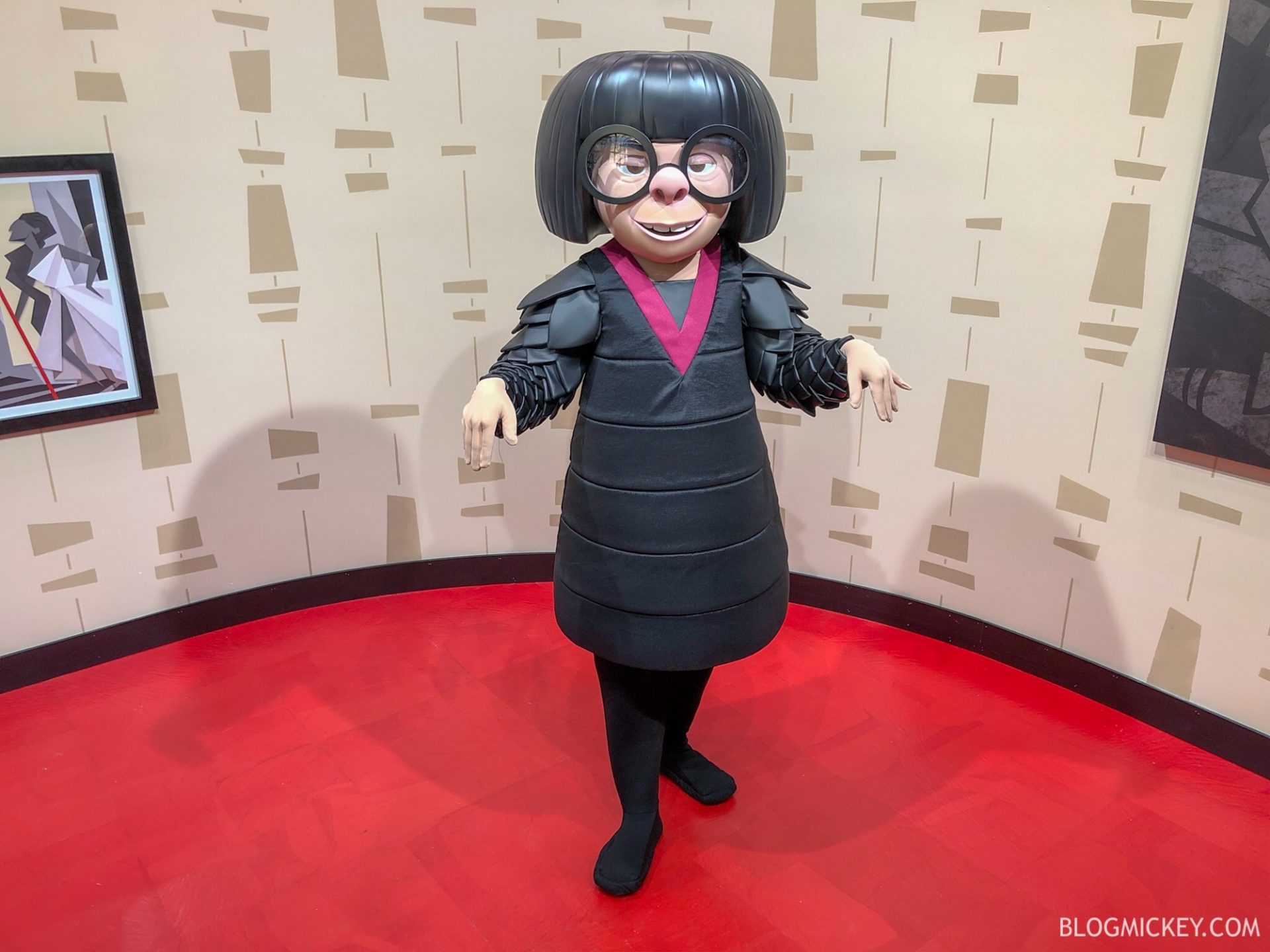 PHOTOS: The Edna Mode Experience Meet and Greet Now Open in Pixar Place ...