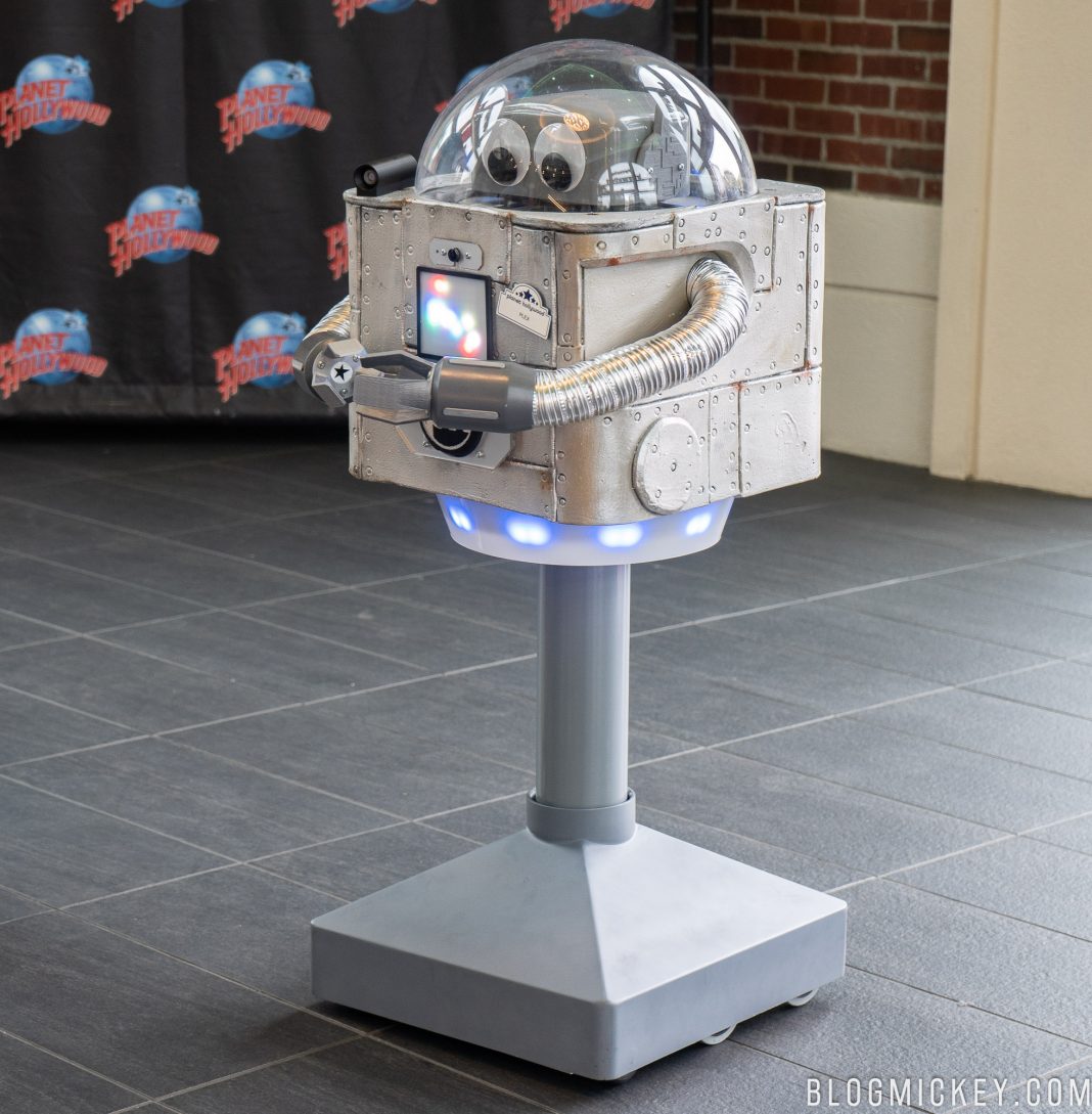 PHOTOS, VIDEO: Plex the Talking Robot Debuts at Planet Hollywood ...
