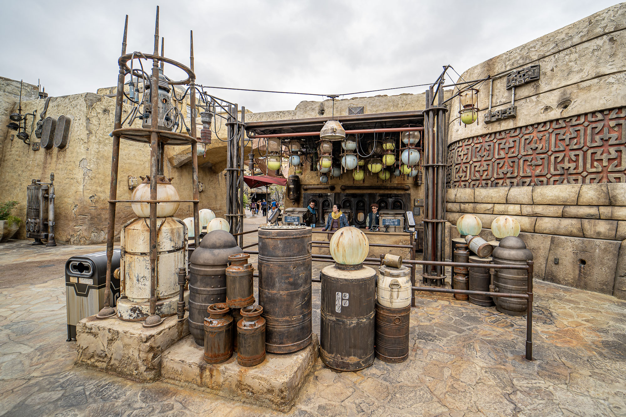 The Blue and Green Milk Sipper Lands in Star Wars: Galaxy's Edge at ...
