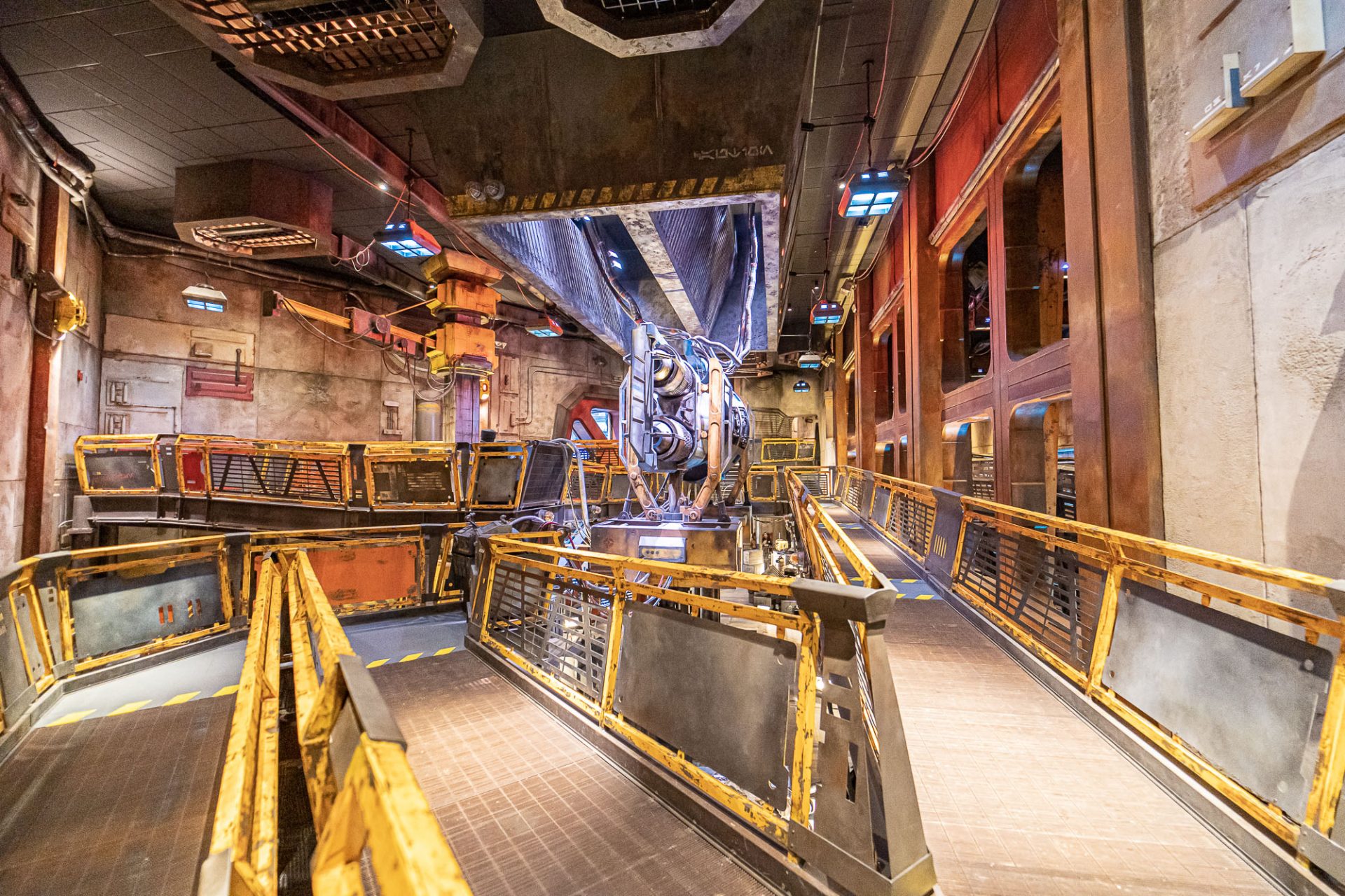 Here's a Look at the Millennium Falcon: Smugglers Run FastPass+ Queue ...