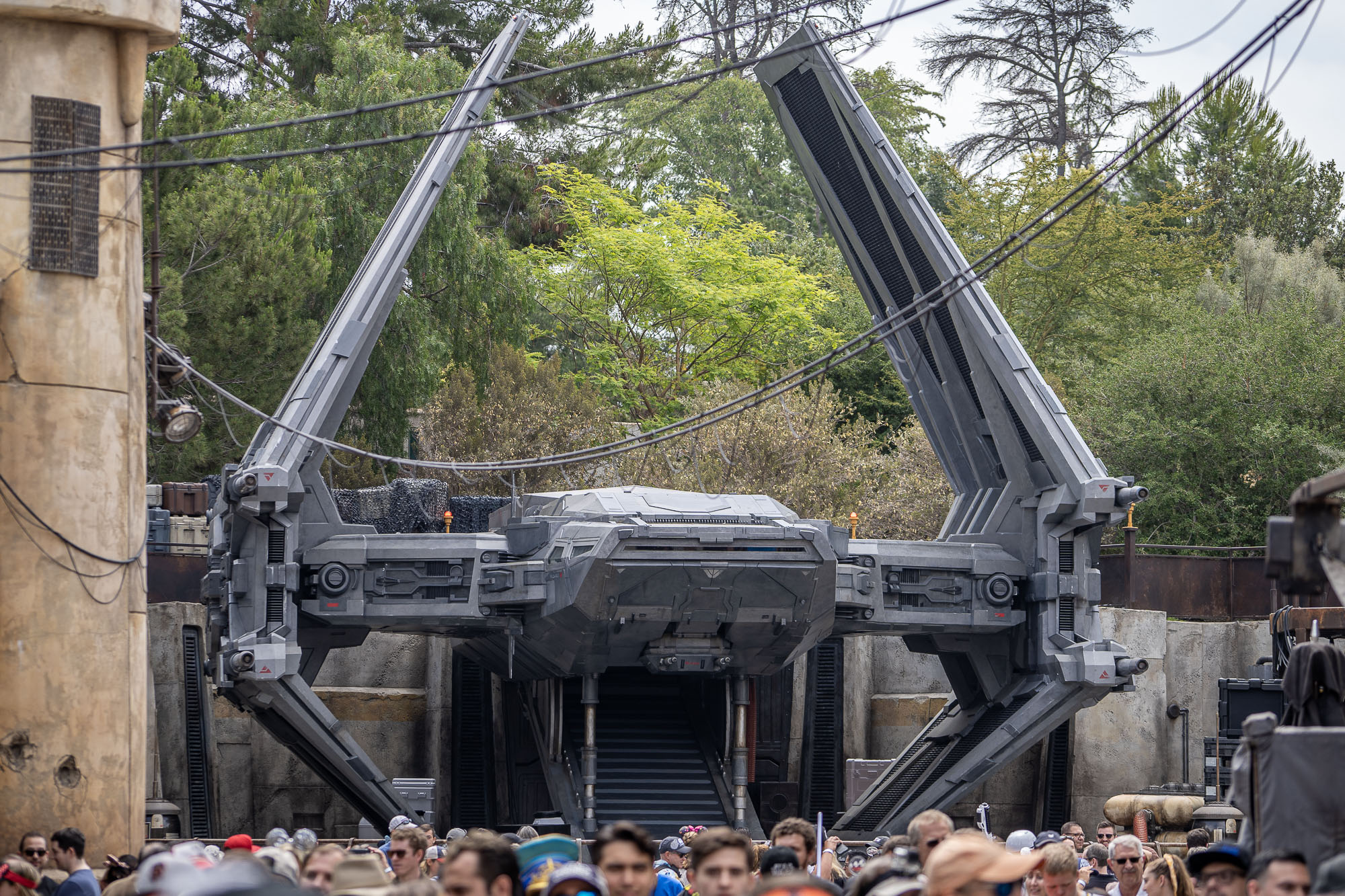 Watch Kylo Ren Land on Batuu in Search for Rey During the TIE Echelon ...