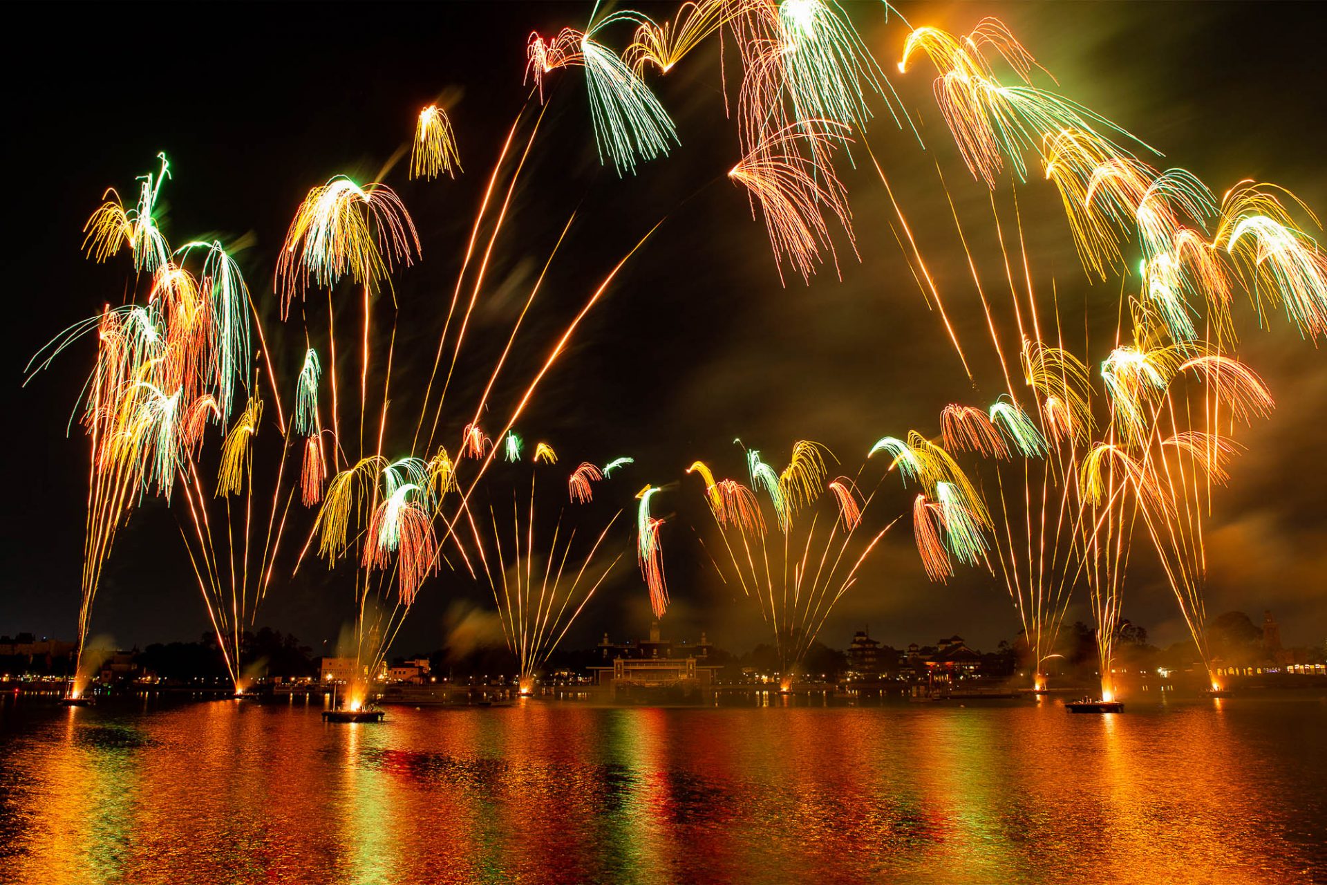 Watch the Full 'Epcot Forever' Debut as New Nighttime Spectacular ...