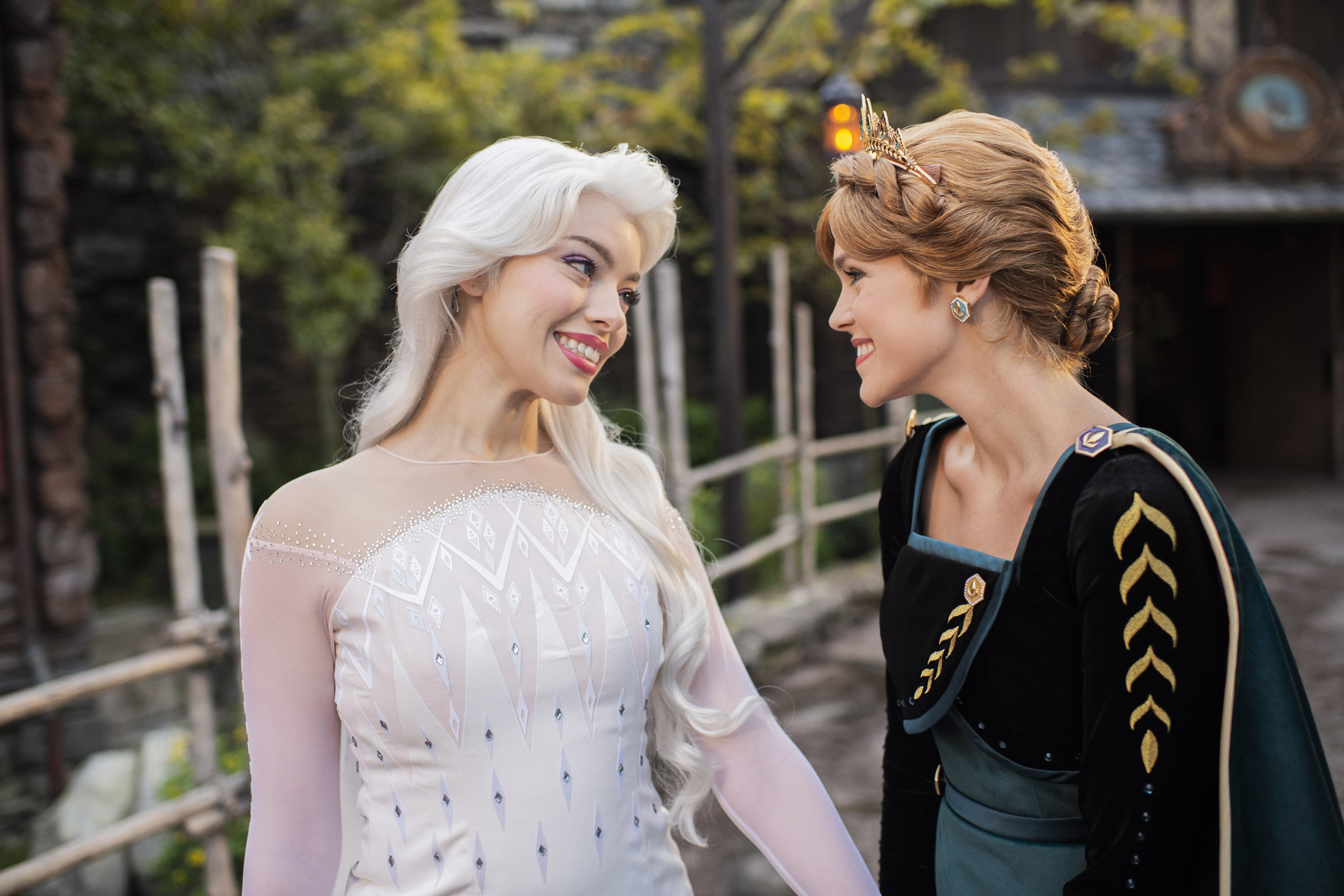 Anna and Elsa Debut 'Frozen 2' Costumes in Epcot and Disney Parks Worldwide