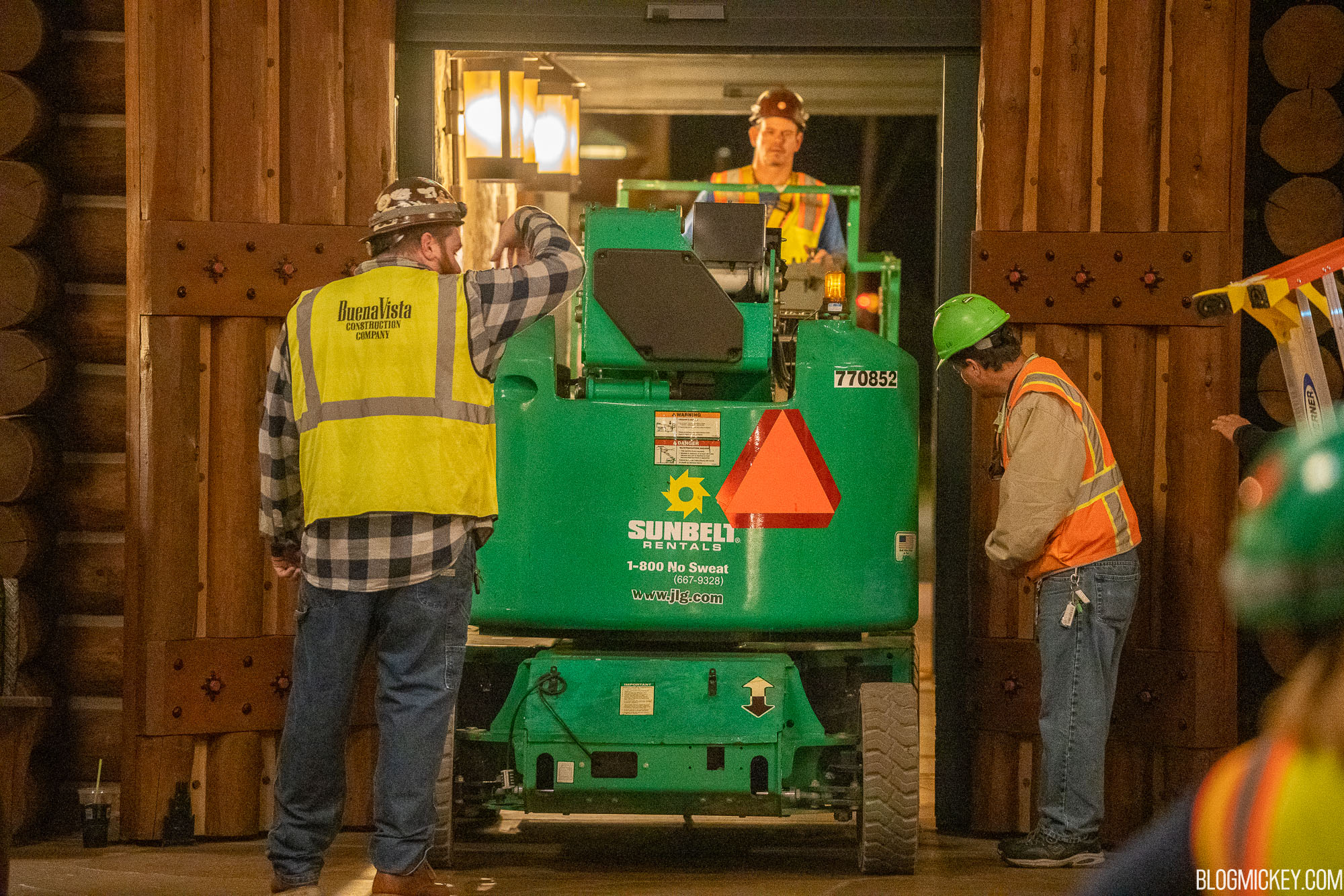 Detailed Look at Wilderness Lodge Christmas Tree Installation