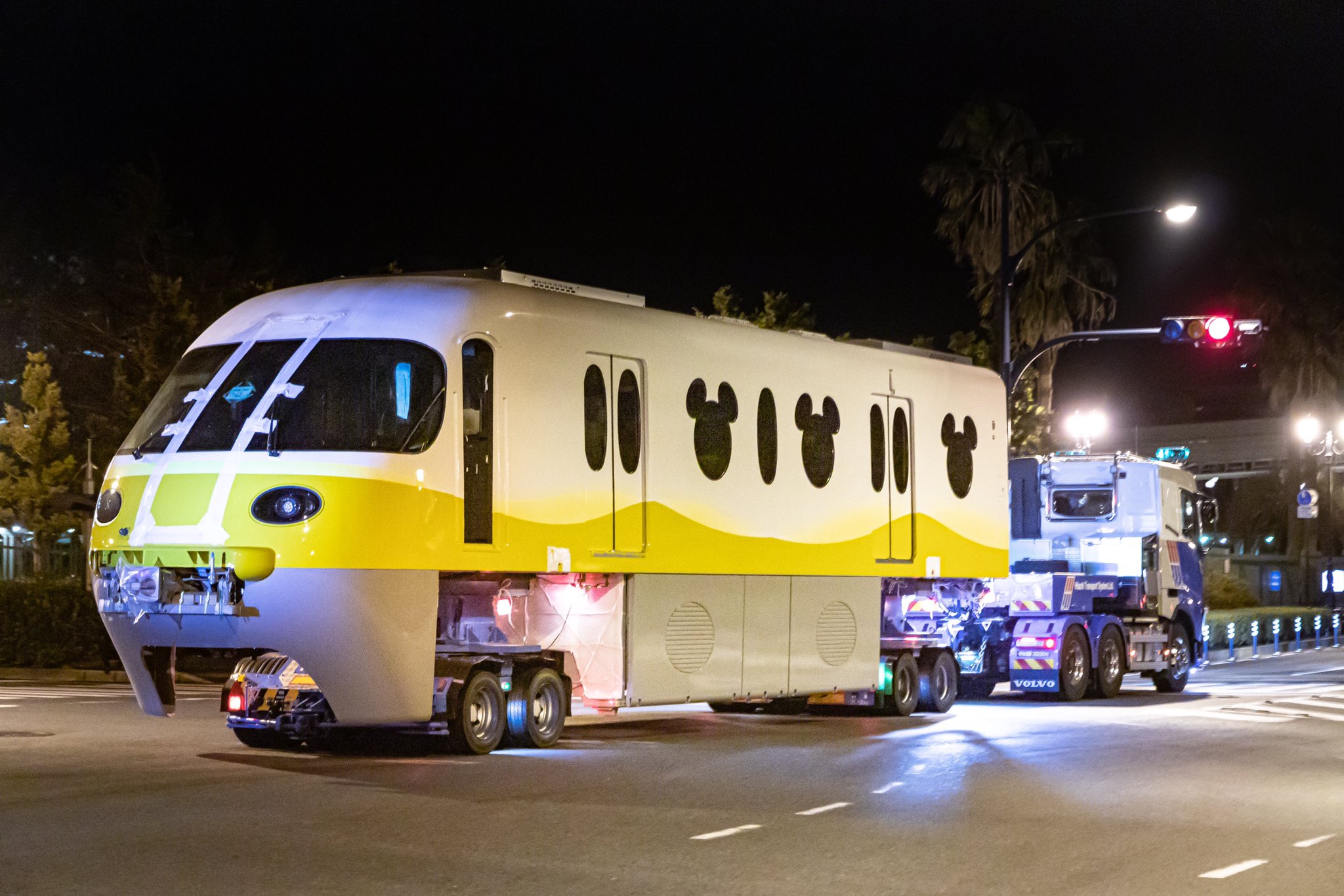 First of Five New Monorails (Type C) Delivered to Tokyo Disneyland Resort