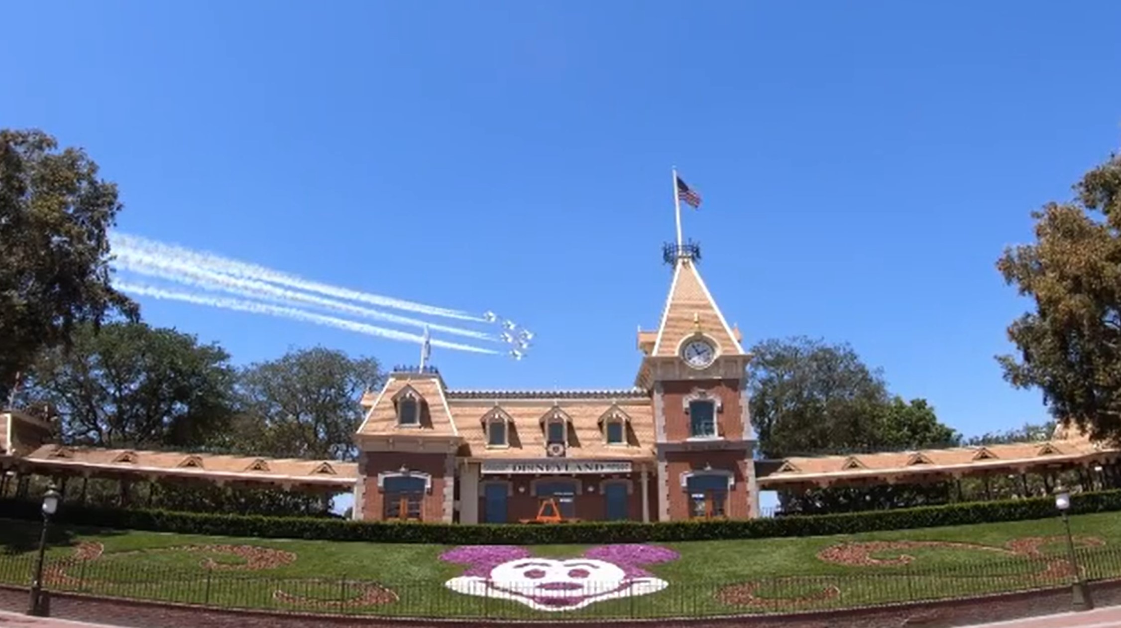Disneyland President Shares Video of Air Force Thunderbirds Flying Over ...