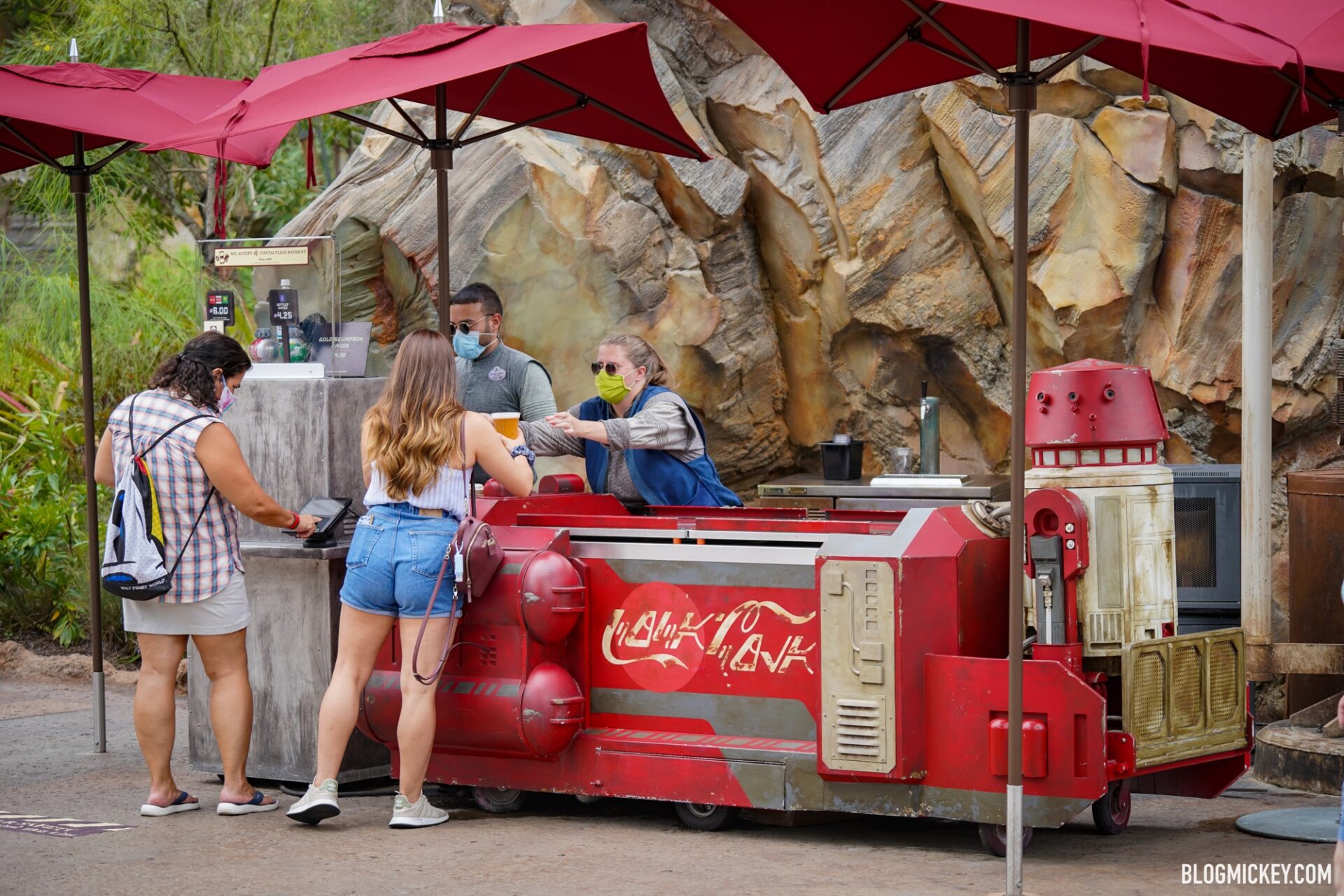 Coca-Cola Droid Carts Now Serving Beer On Tap in Star Wars: Galaxy’s Edge