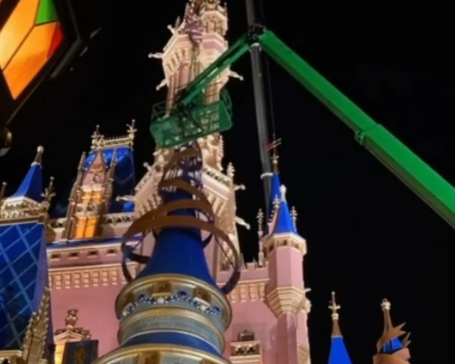 Behind-the-Scenes Timelapse of Cinderella Castle Decoration Installation