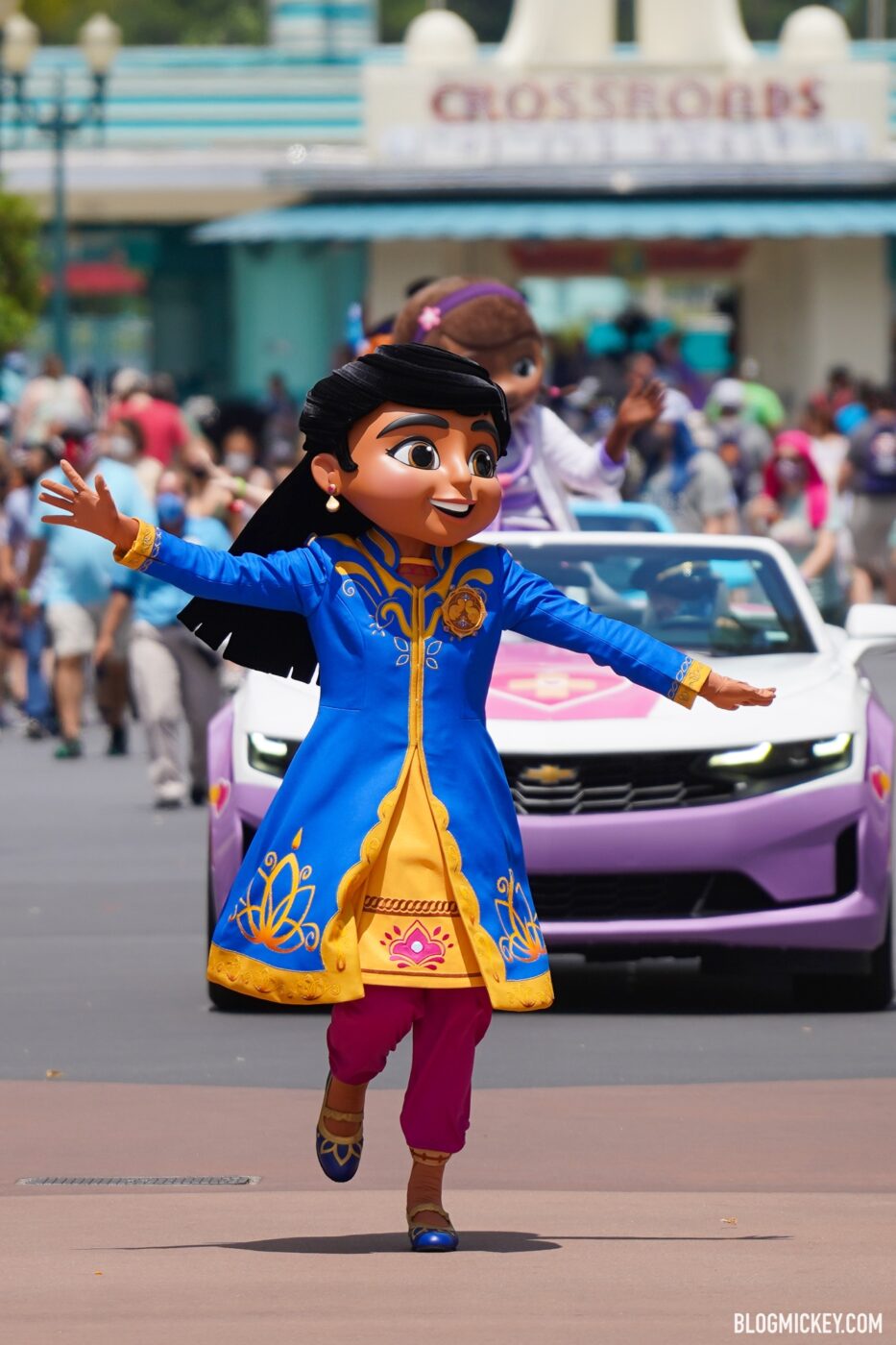 Mira, Royal Detective Now Leads Disney Junior Stars Motorcade at Disney ...
