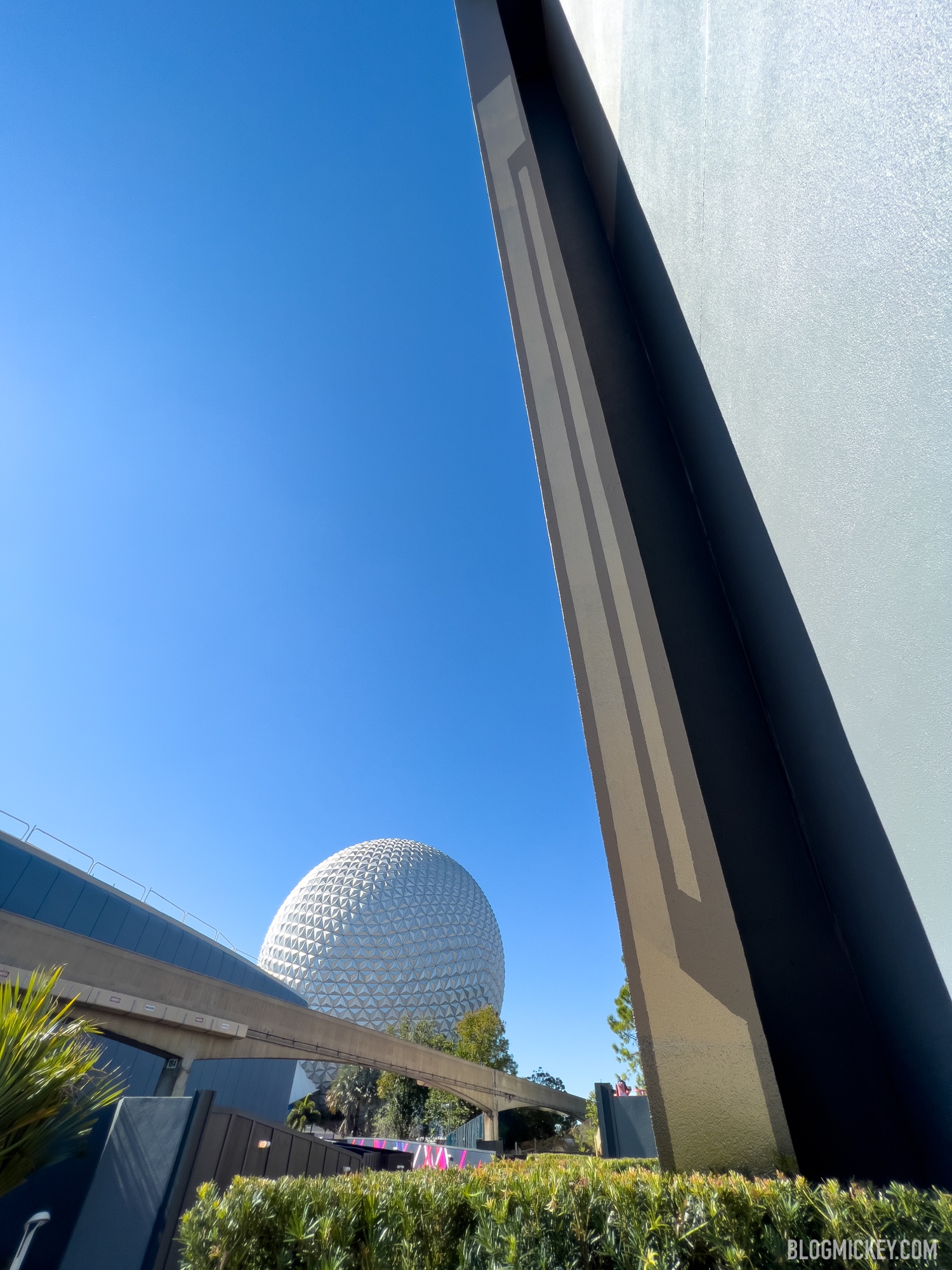 Themed Paint Scheme Applied to Guardians of the Galaxy: Cosmic Rewind ...