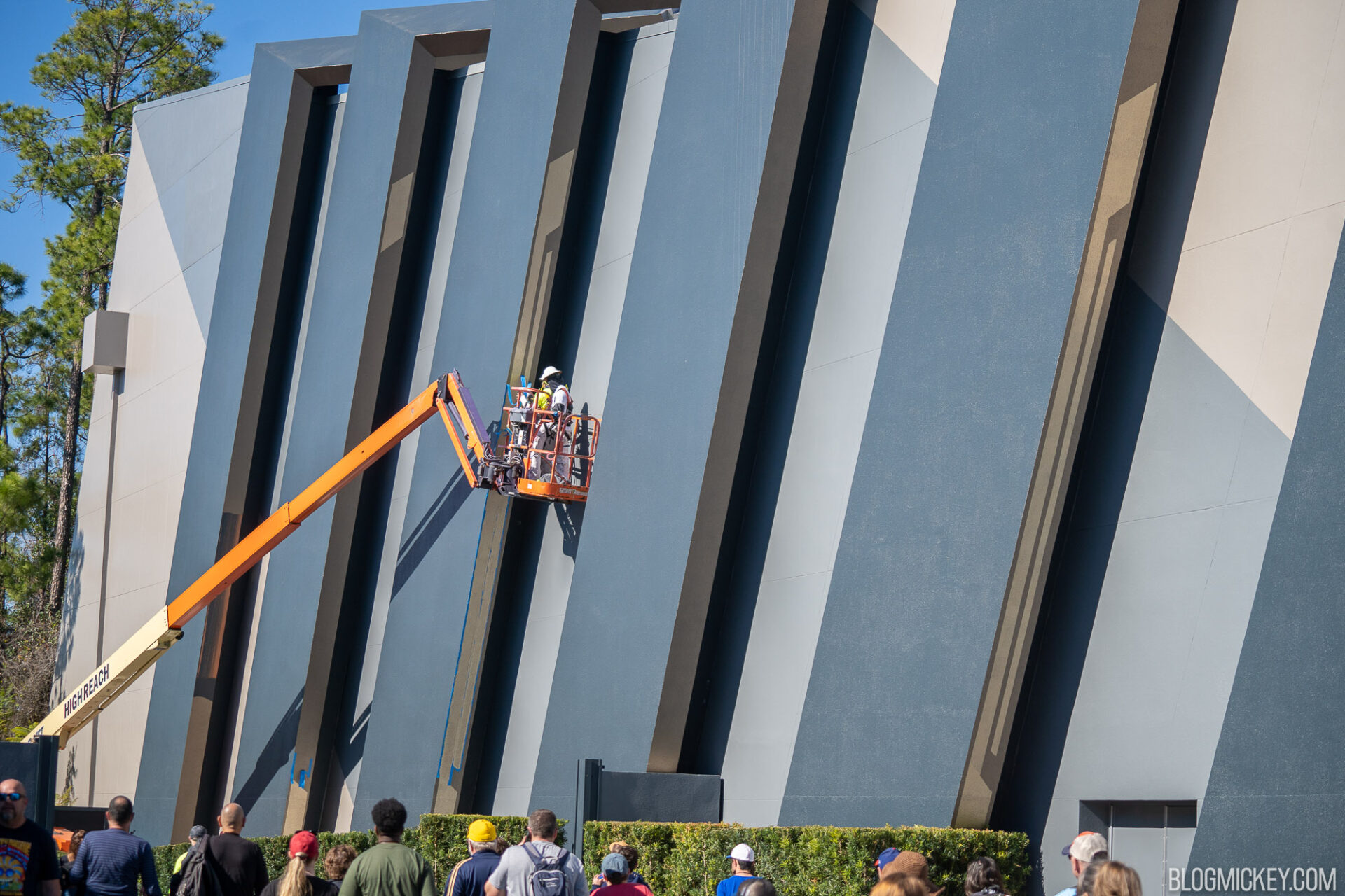 Themed Paint Scheme Applied to Guardians of the Galaxy: Cosmic Rewind ...