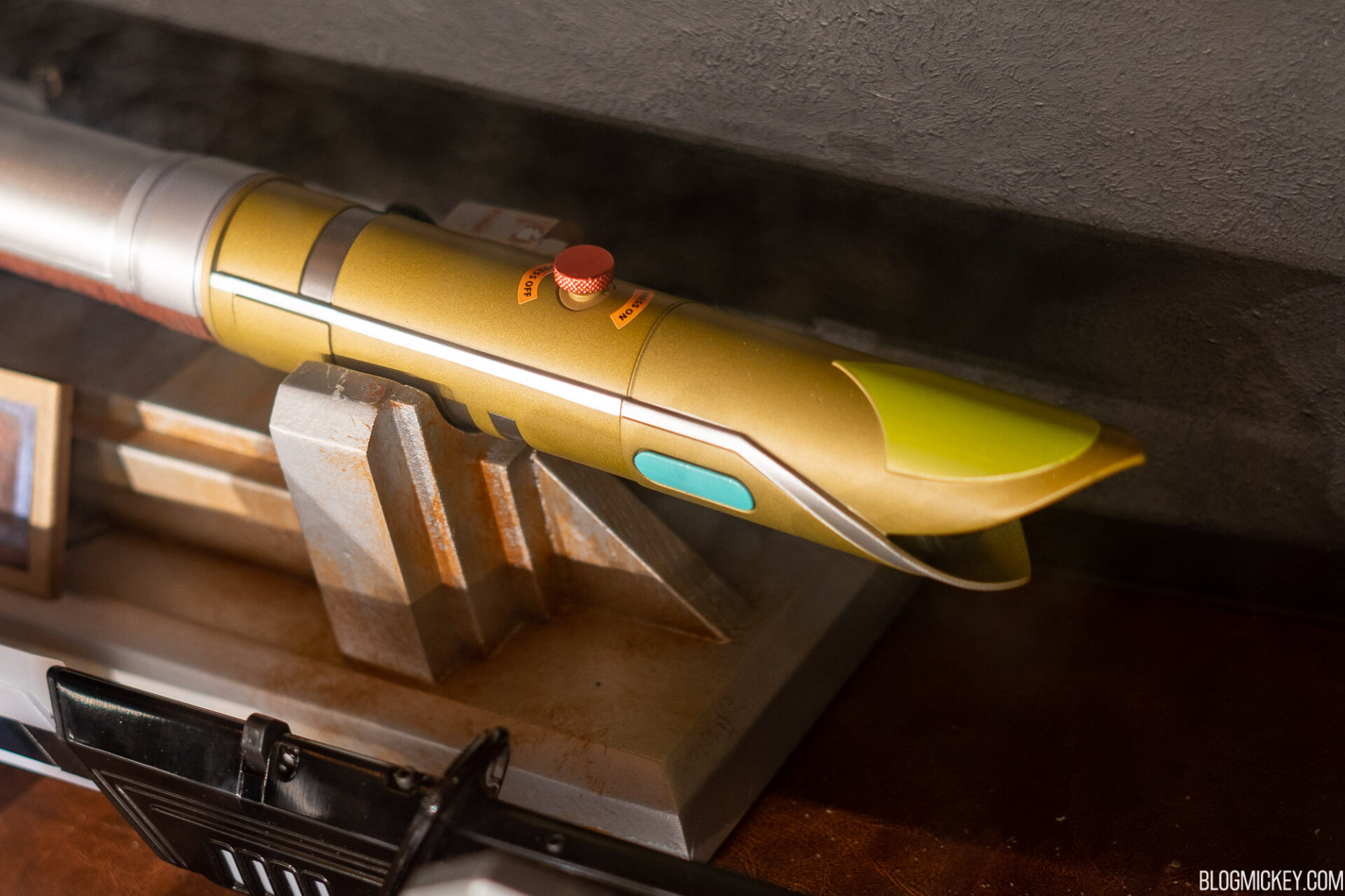 Jedi Temple Guard Lightsaber Available at Dok-Ondar's Den of ...