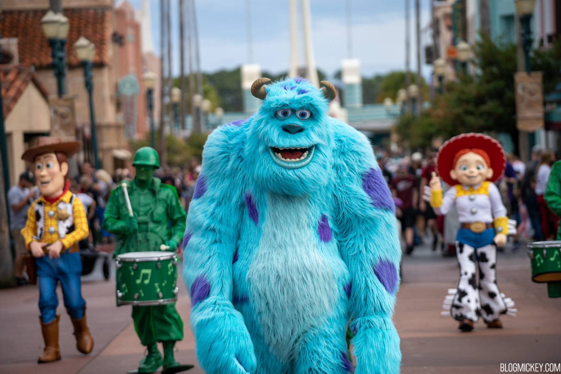Disney's Hollywood Studios Down to One Cavalcade, Mickey and Friends ...