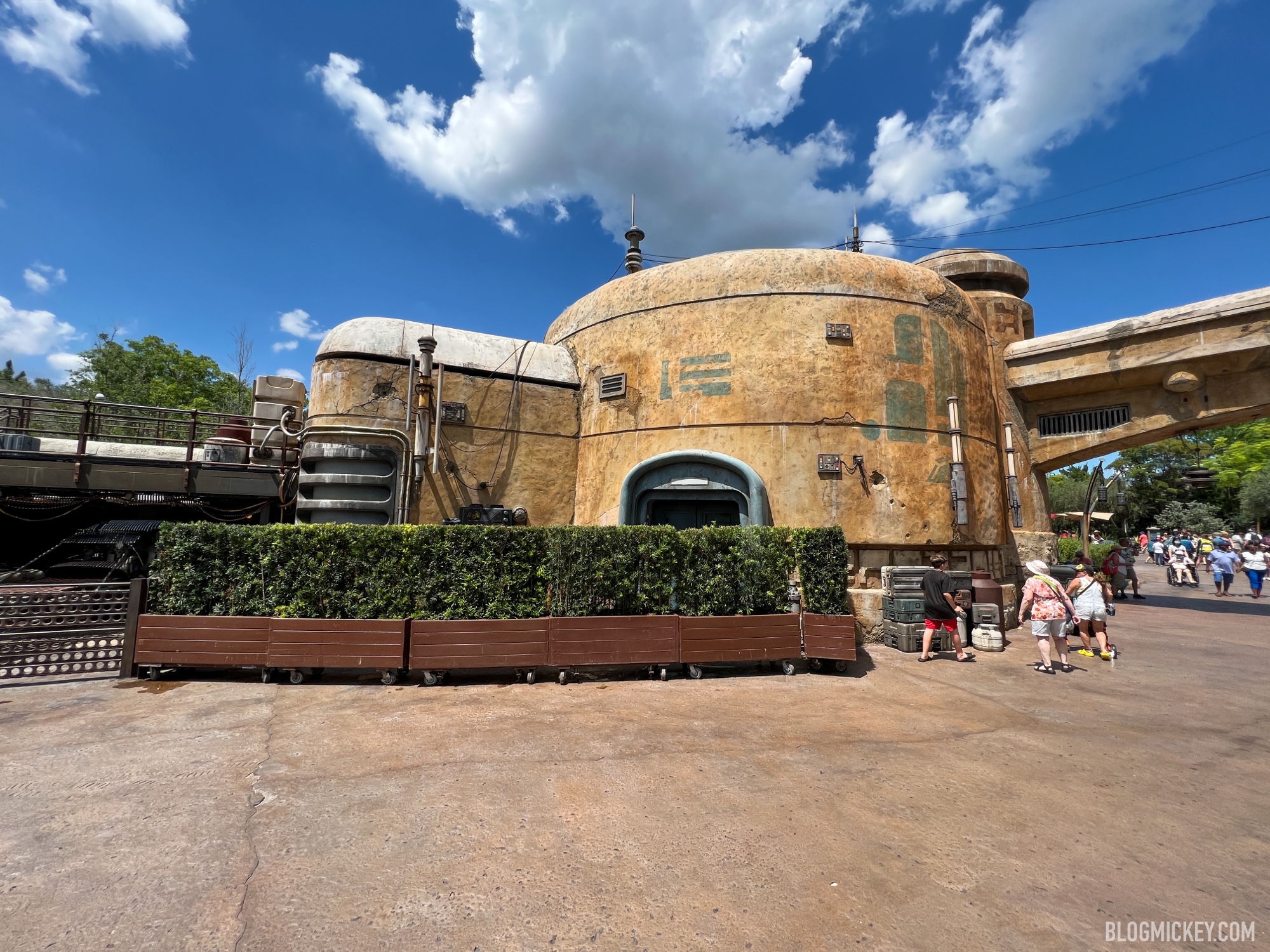 Sneak Peek: Speakeasy Door Installed, Batuu Bounty Hunters MagicBand+ ...