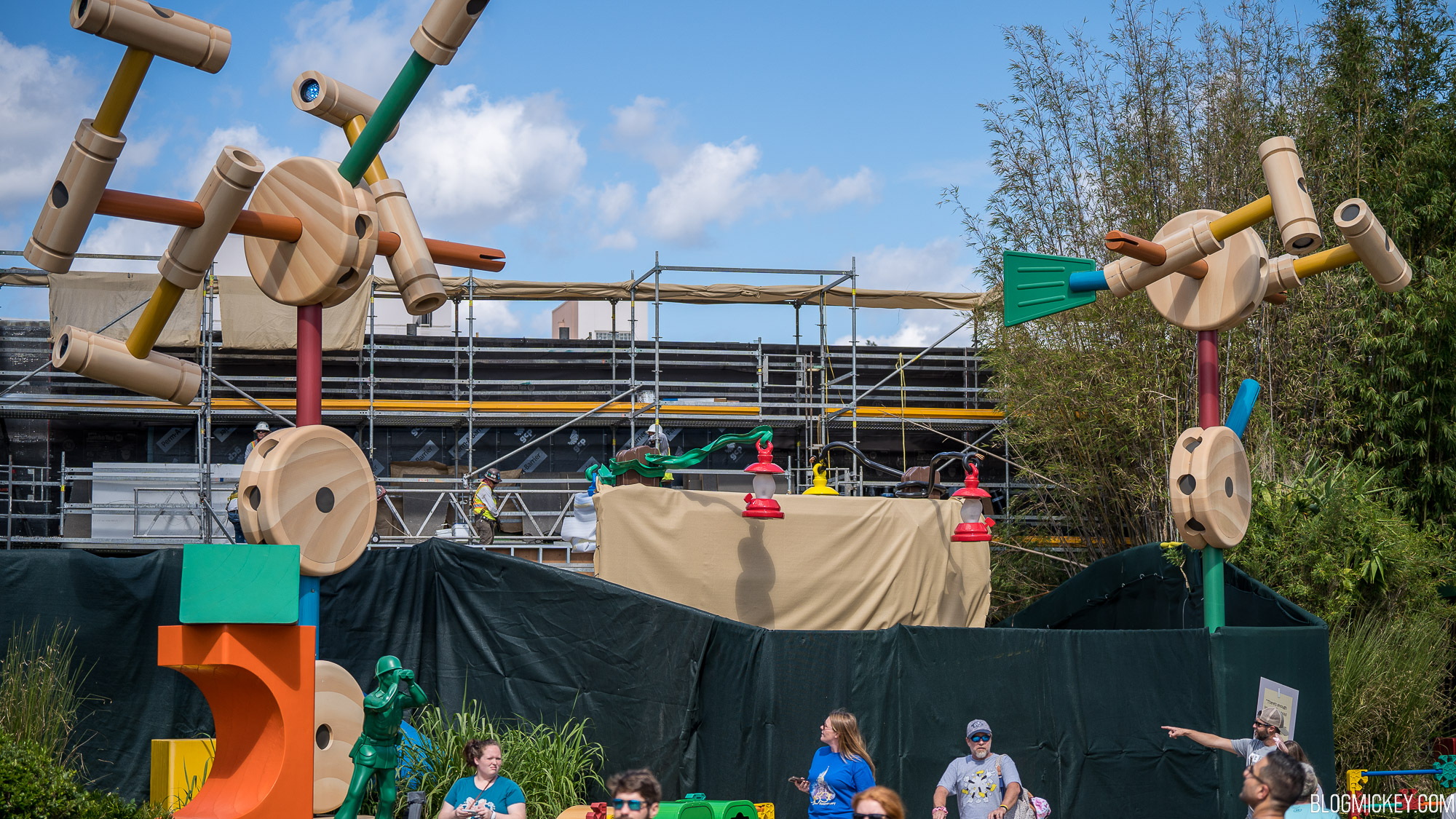 Themed Lights Added to Roundup Rodeo BBQ Marquee in Toy Story Land