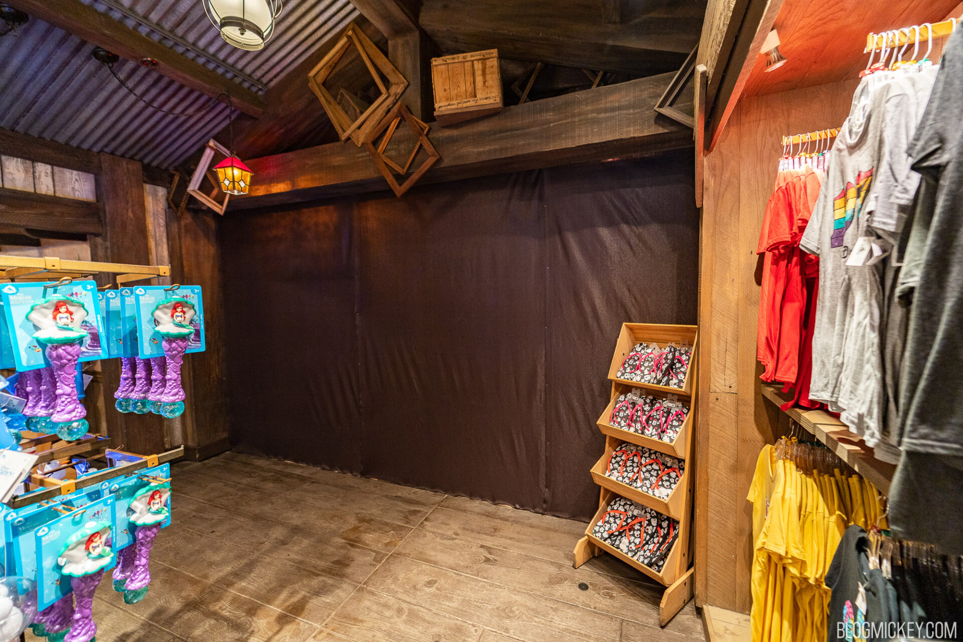 Portion Of Splash Mountain Gift Shop Closed Off Portion Of Splash Mountain Gift Shop Closed Off
