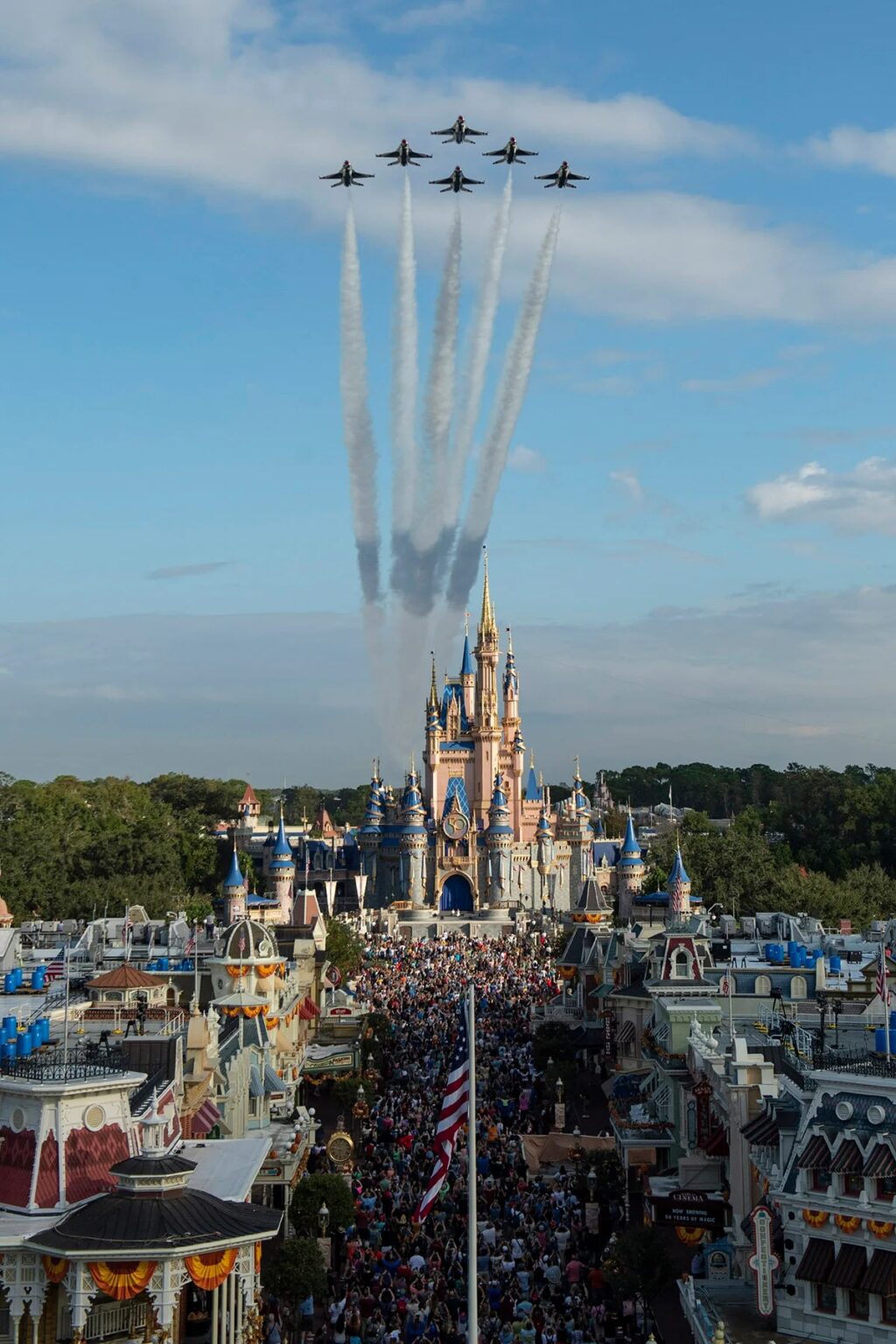 Onboard Video From U.S. Air Force Thunderbirds Magic Kingdom Flyover
