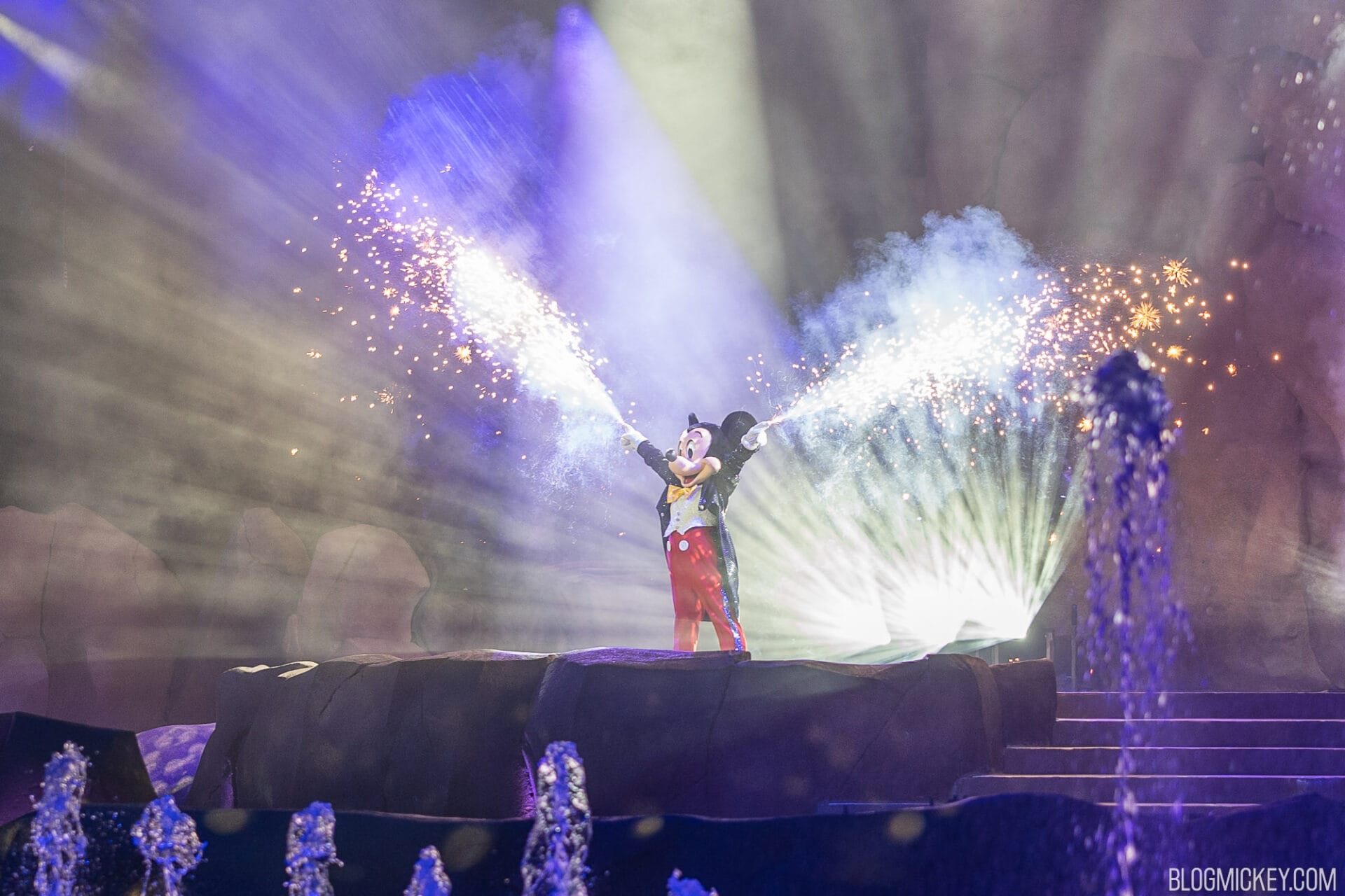 PHOTOS, FULL VIDEO: Fantasmic Returns to Disney's Hollywood Studios ...