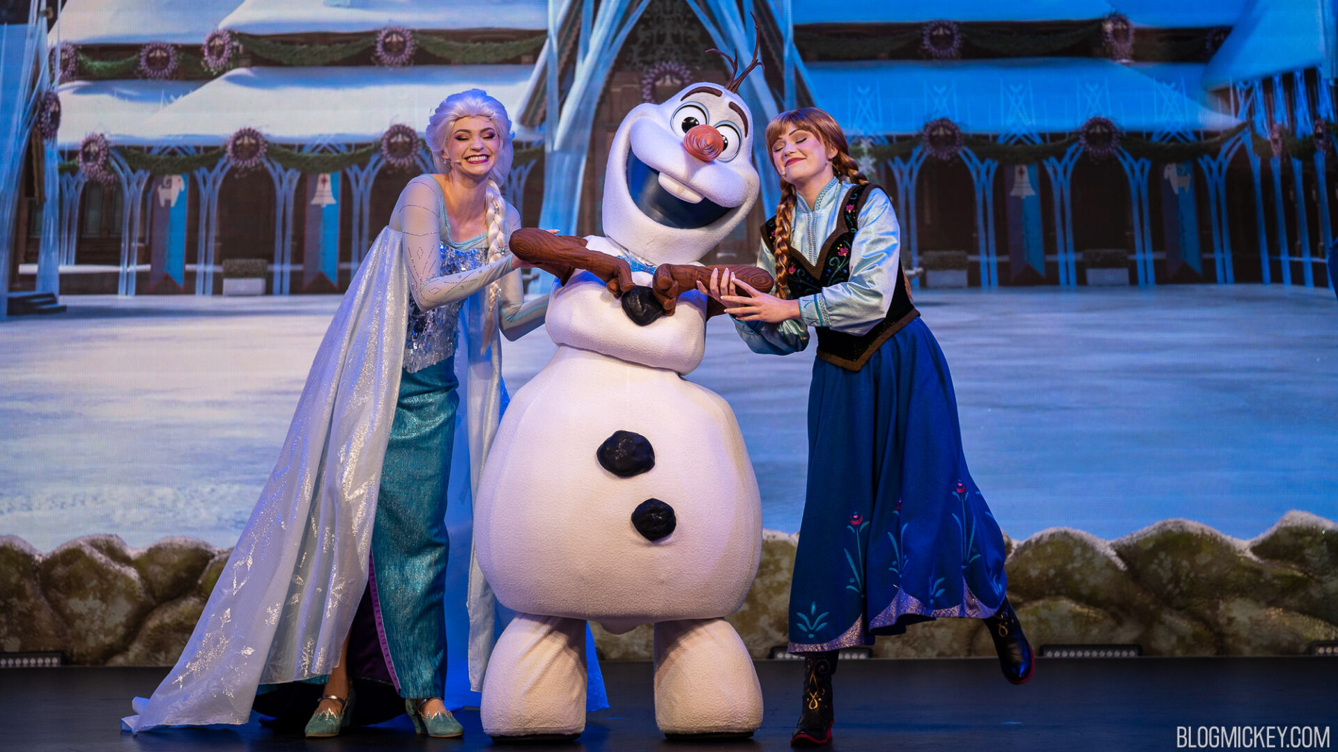 Olaf Holiday Finale Returns to Frozen Sing-Along for 2022 Holiday ...