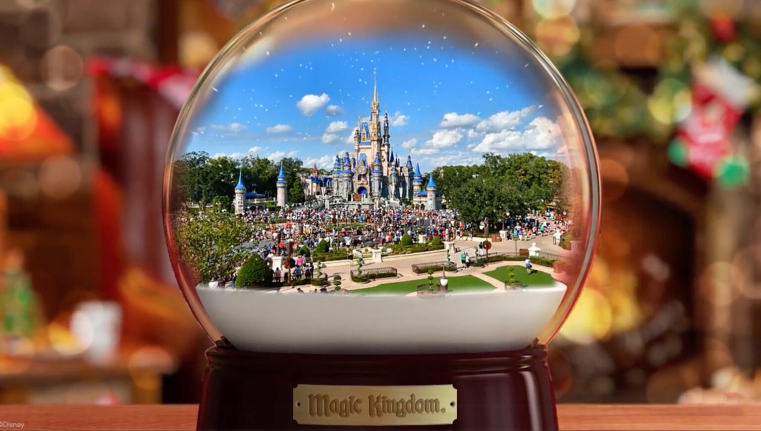 Magic Kingdom Disney PhotoPass Holiday Magic Shots & Super Zoom