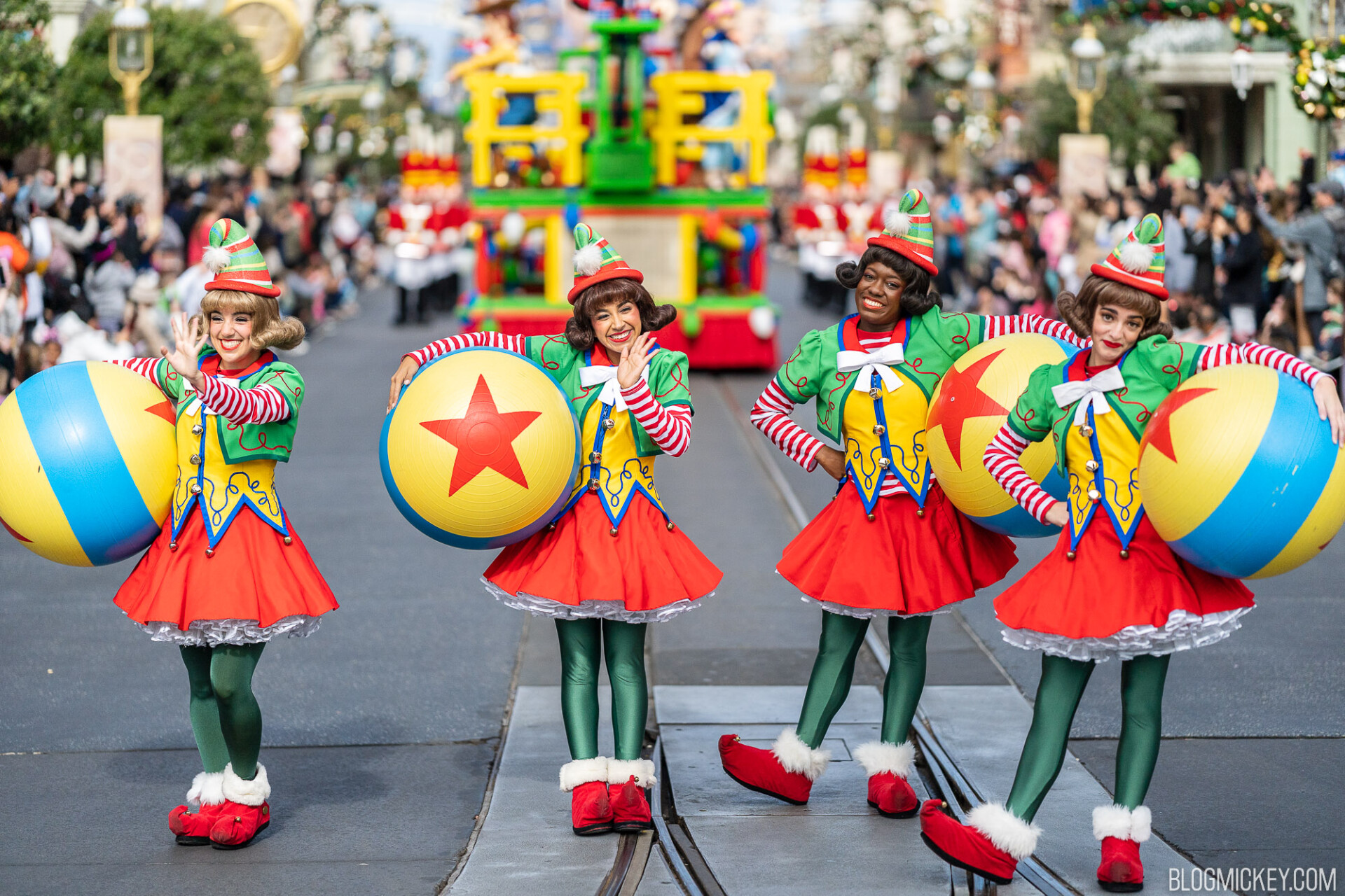 'Mickey's Once Upon a Christmastime Parade' Daytime Performances for ...