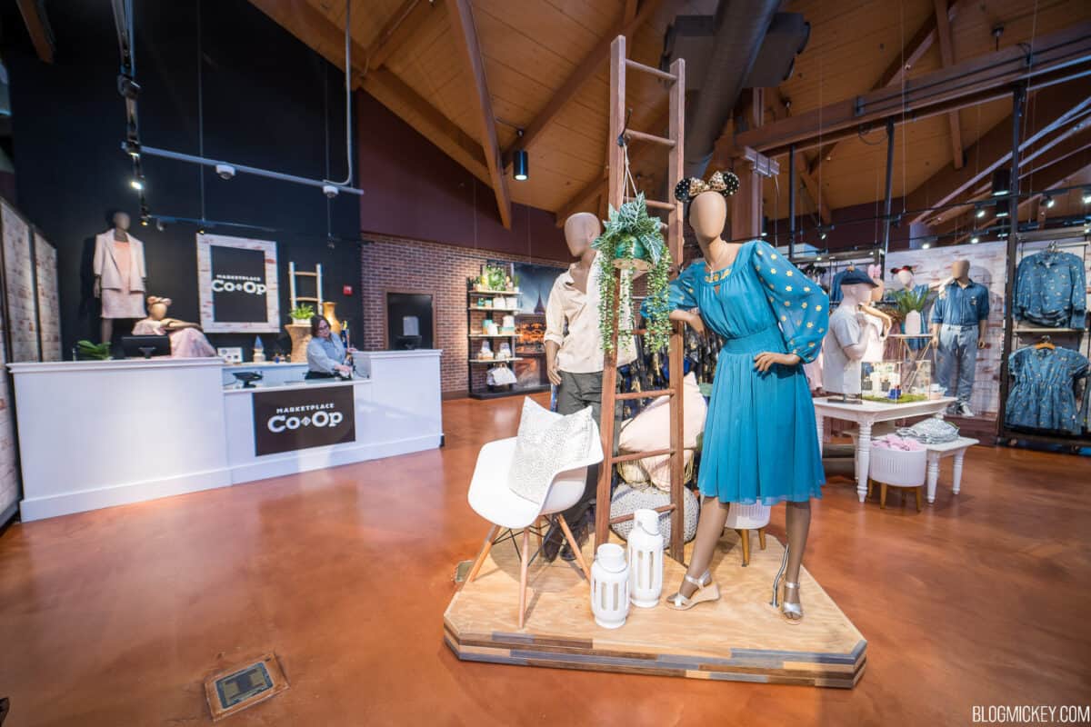 Generic Marketplace Co-Op Shop Replaces National Geographic Store in ...