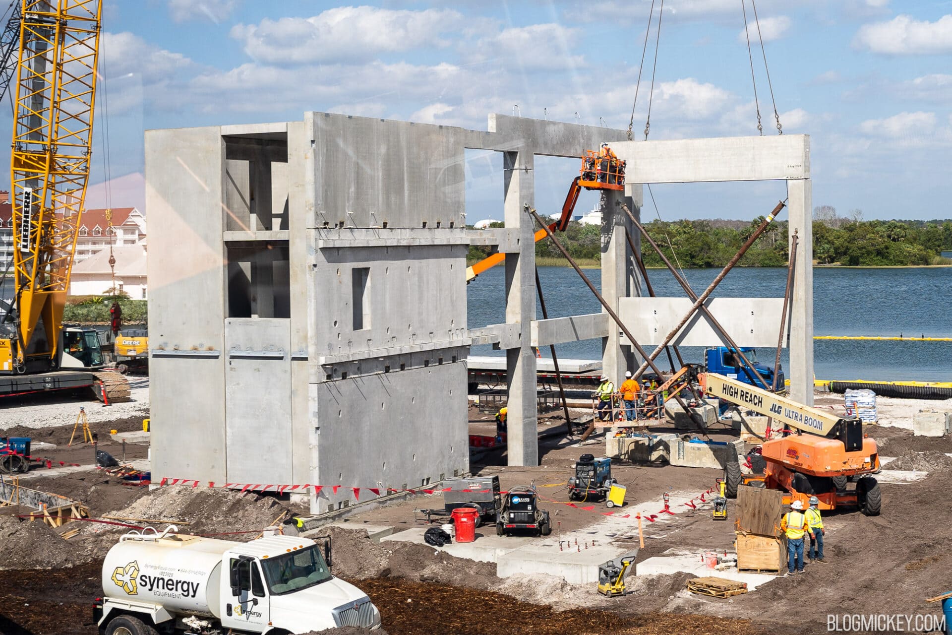 Vertical Construction Expands for DVC Tower at Disney's Polynesian ...