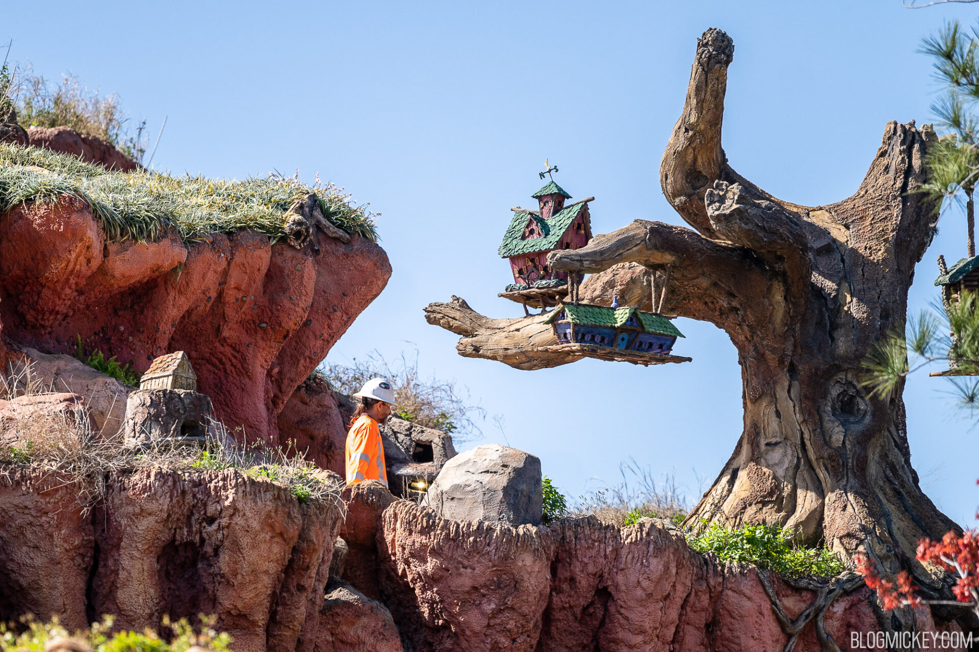 Facade Cutting Continues, Platforms Built Over Flume for Tiana's Bayou ...