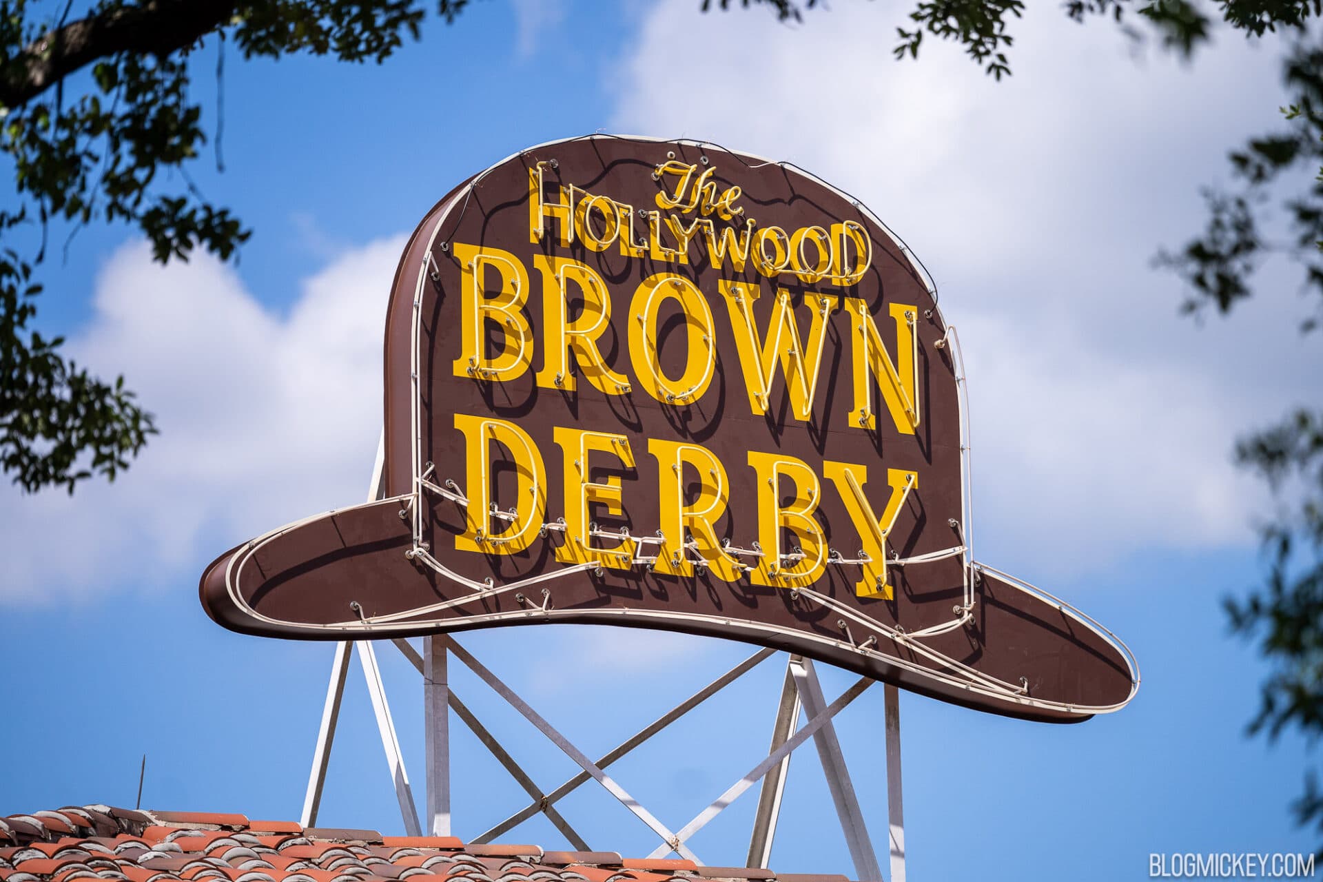 Neon Signs Return to Hollywood Brown Derby Restaurant