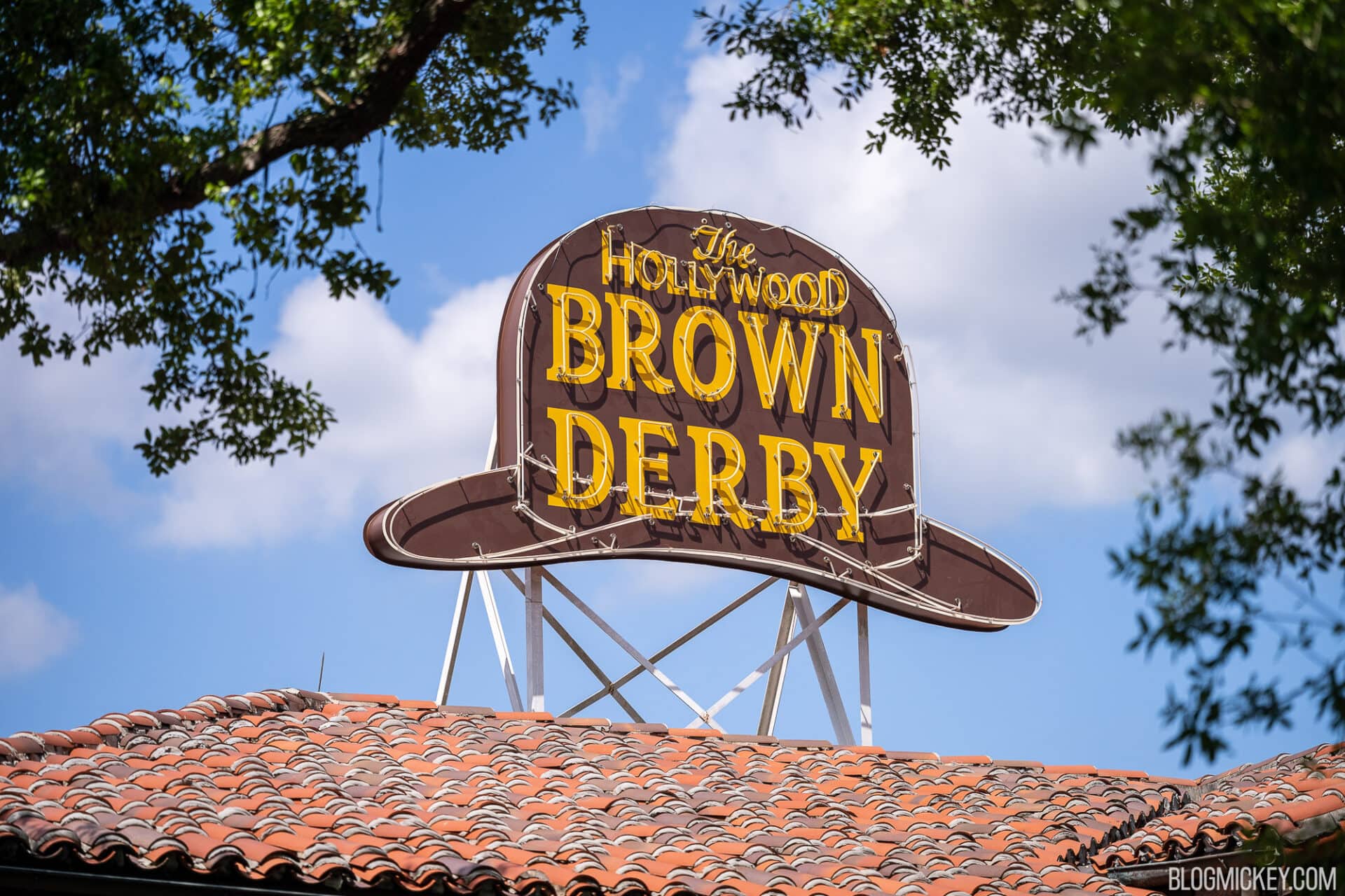 Neon Signs Return to Hollywood Brown Derby Restaurant