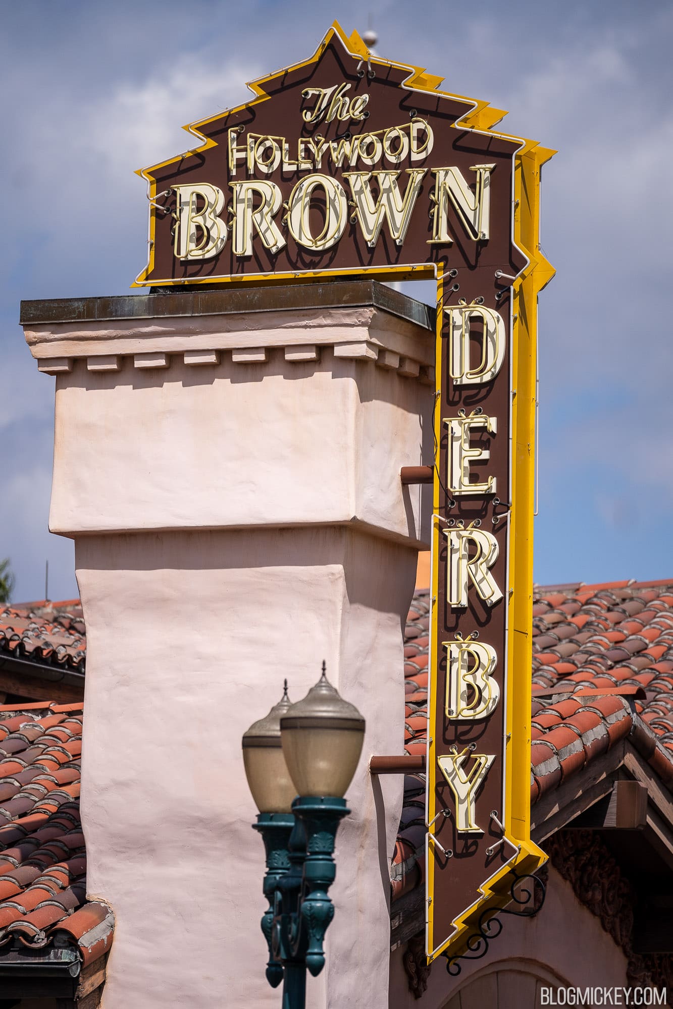 Neon Signs Return to Hollywood Brown Derby Restaurant