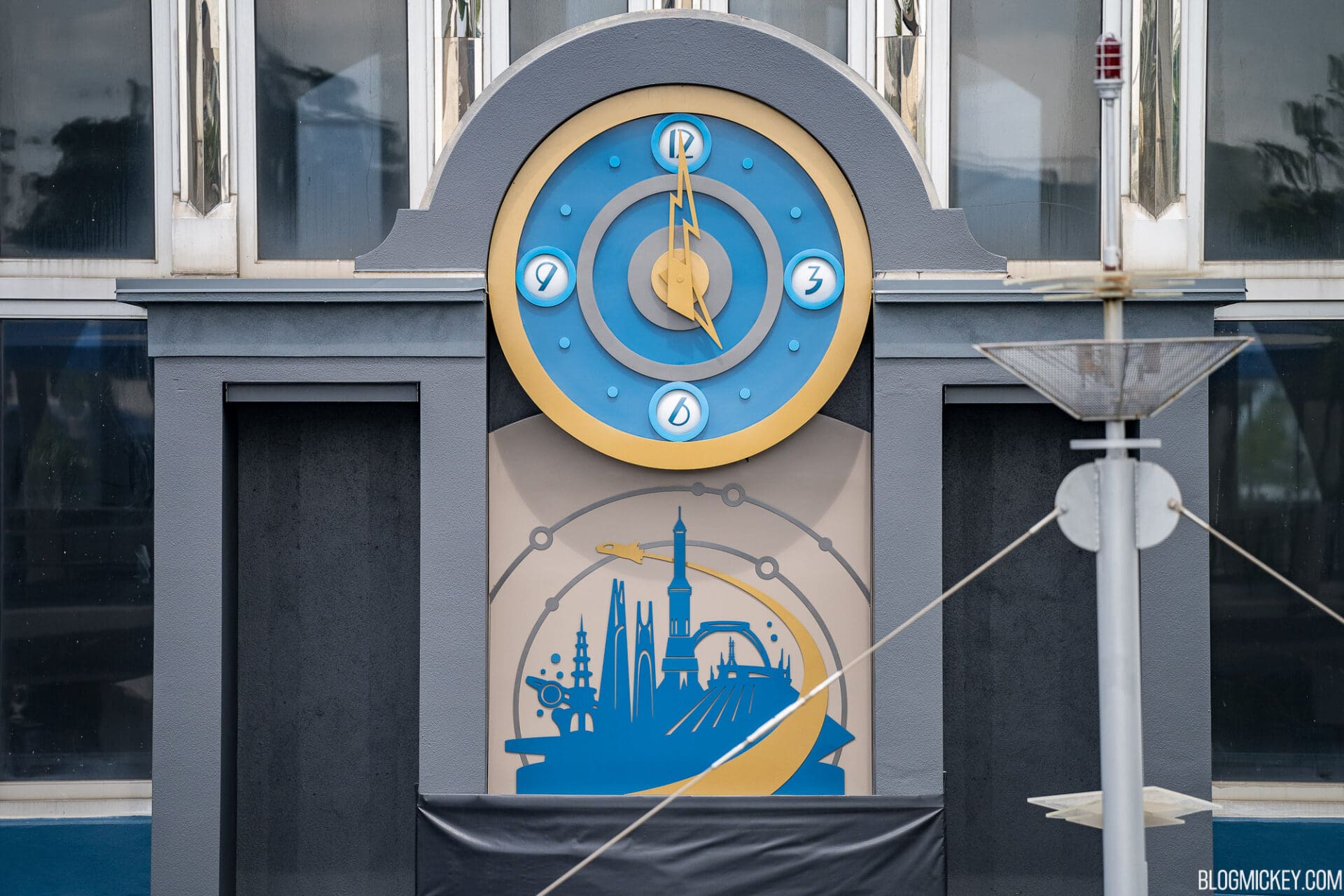 New Paint Scheme & TRON Theming Installed for Tomorrowland Launch Depot ...