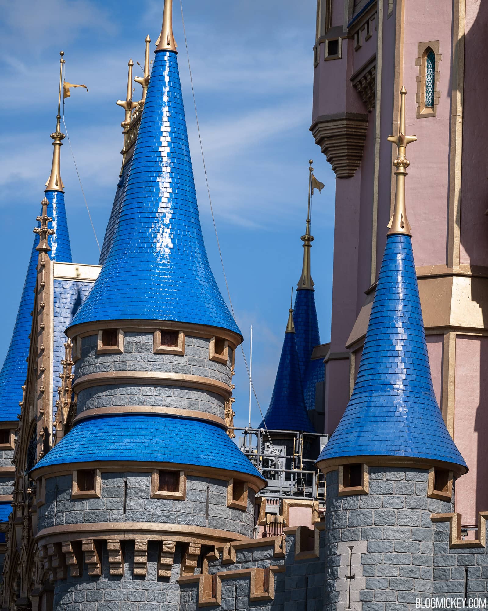 Disney World Repaints Cinderella Castle Sun-Damaged Spires Following ...