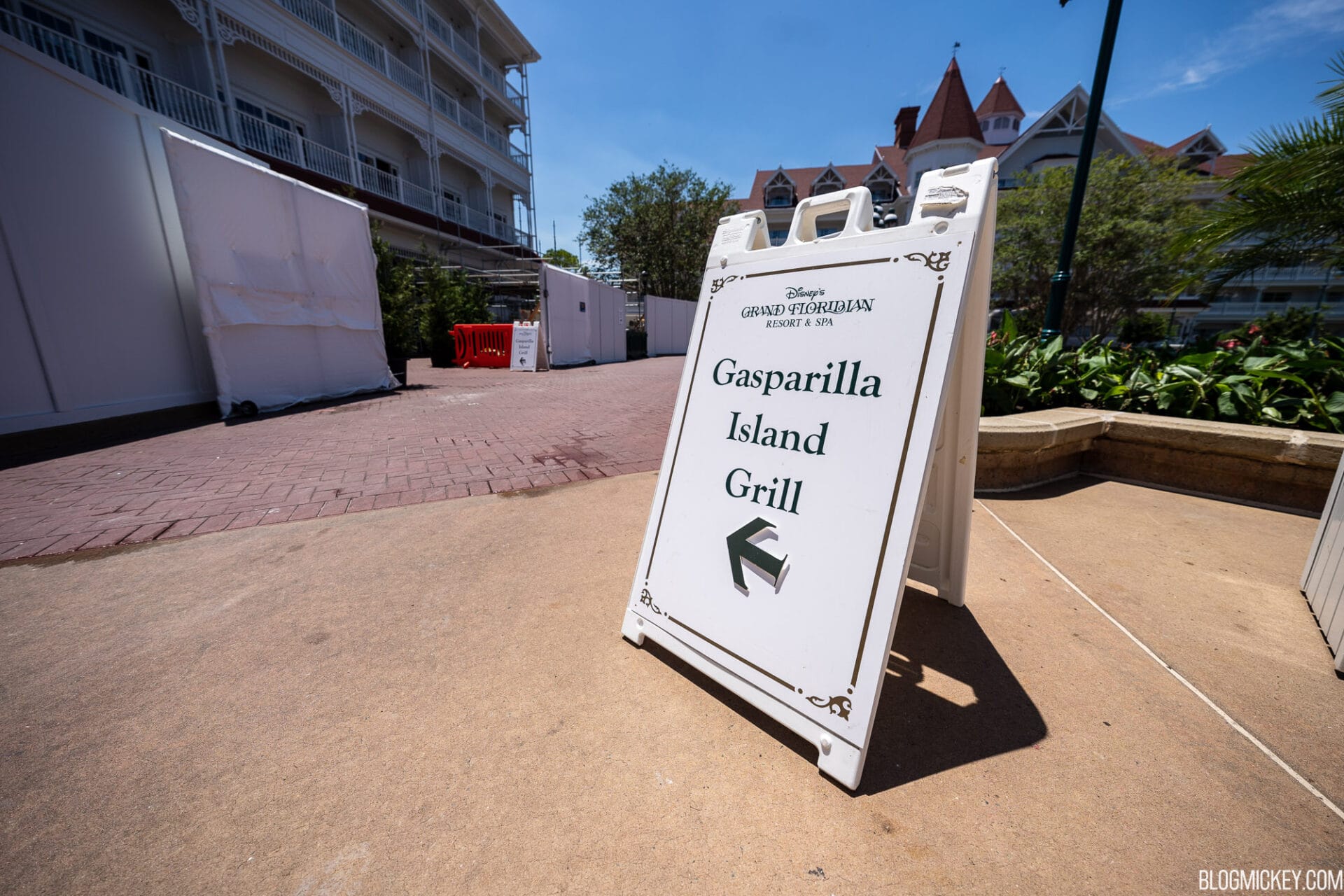 High-Reach Lifts & Expanding Construction Walls for Grand Floridian ...
