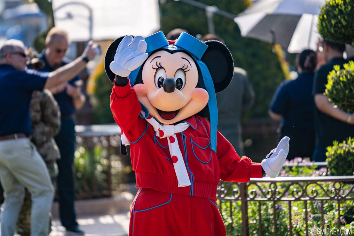 Aviator Minnie Mouse & Goofy Make Special Fourth of July Appearance at ...