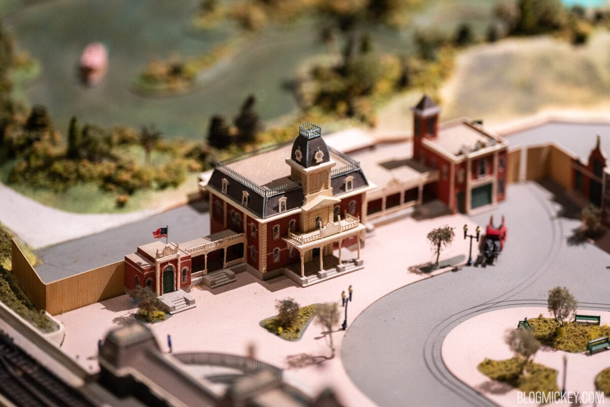 Disneyland's 50th Anniversary Opening Day Scale Model Now on Display at ...