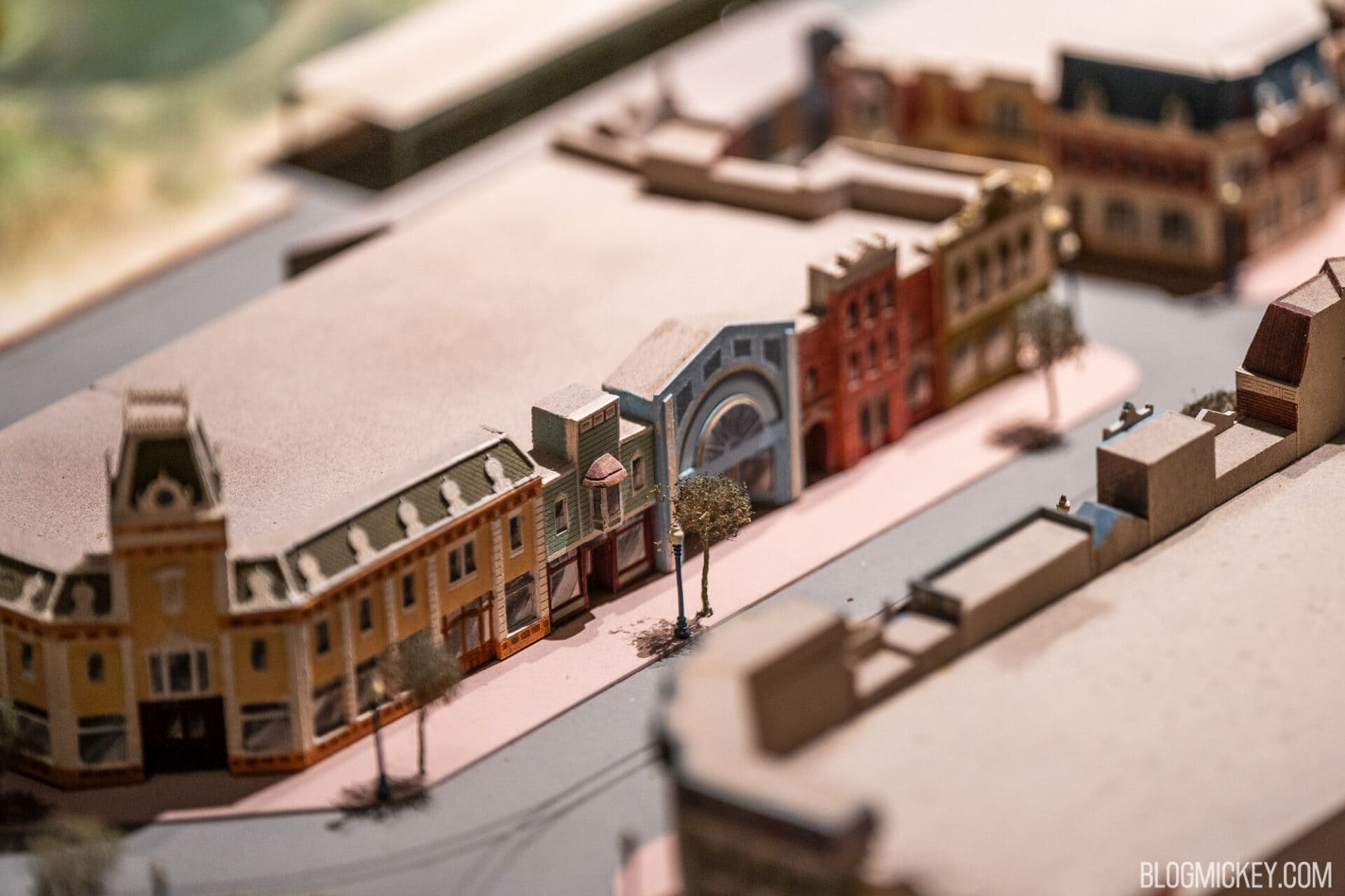 Disneyland's 50th Anniversary Opening Day Scale Model Now on Display at ...