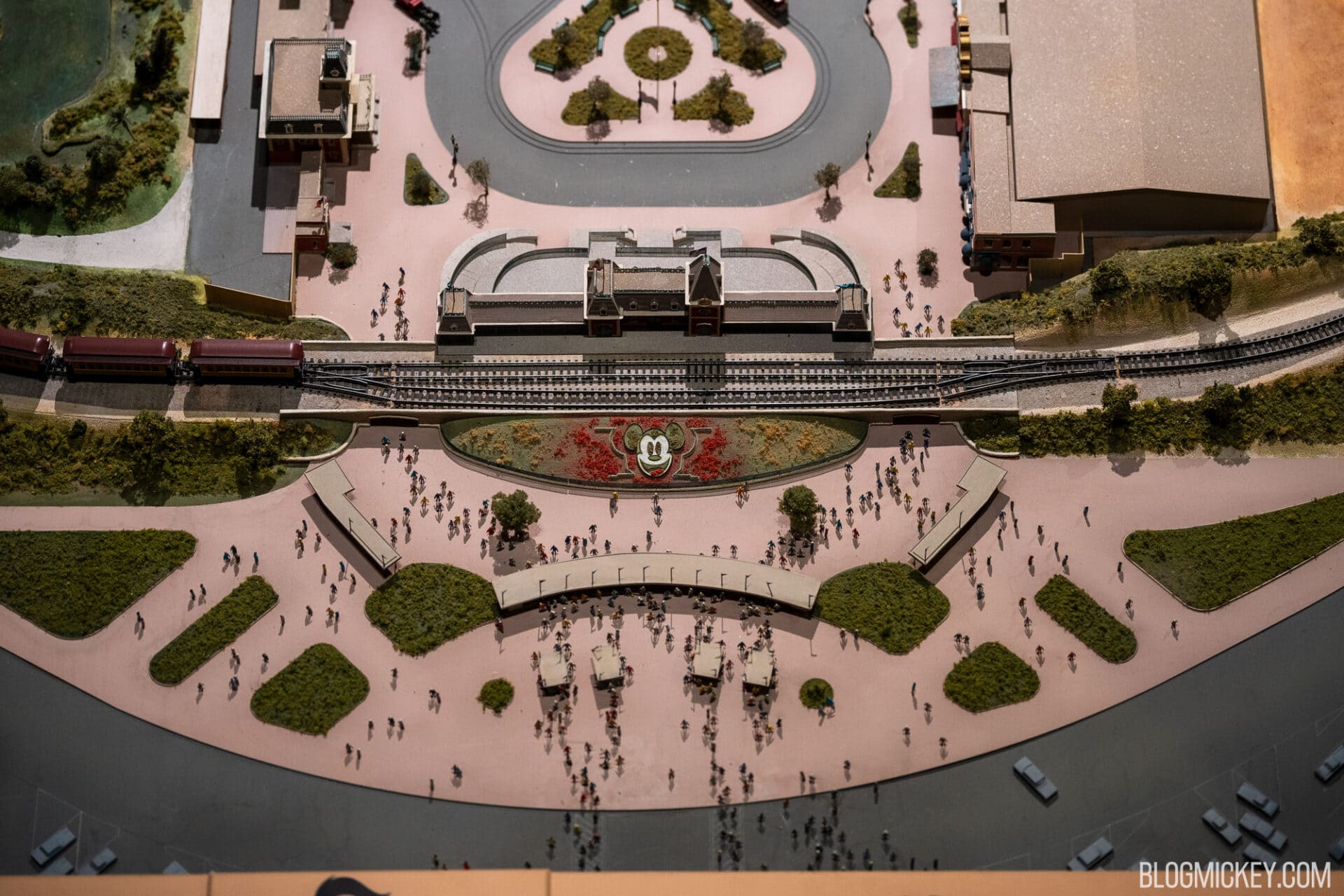 Disneyland's 50th Anniversary Opening Day Scale Model Now on Display at ...