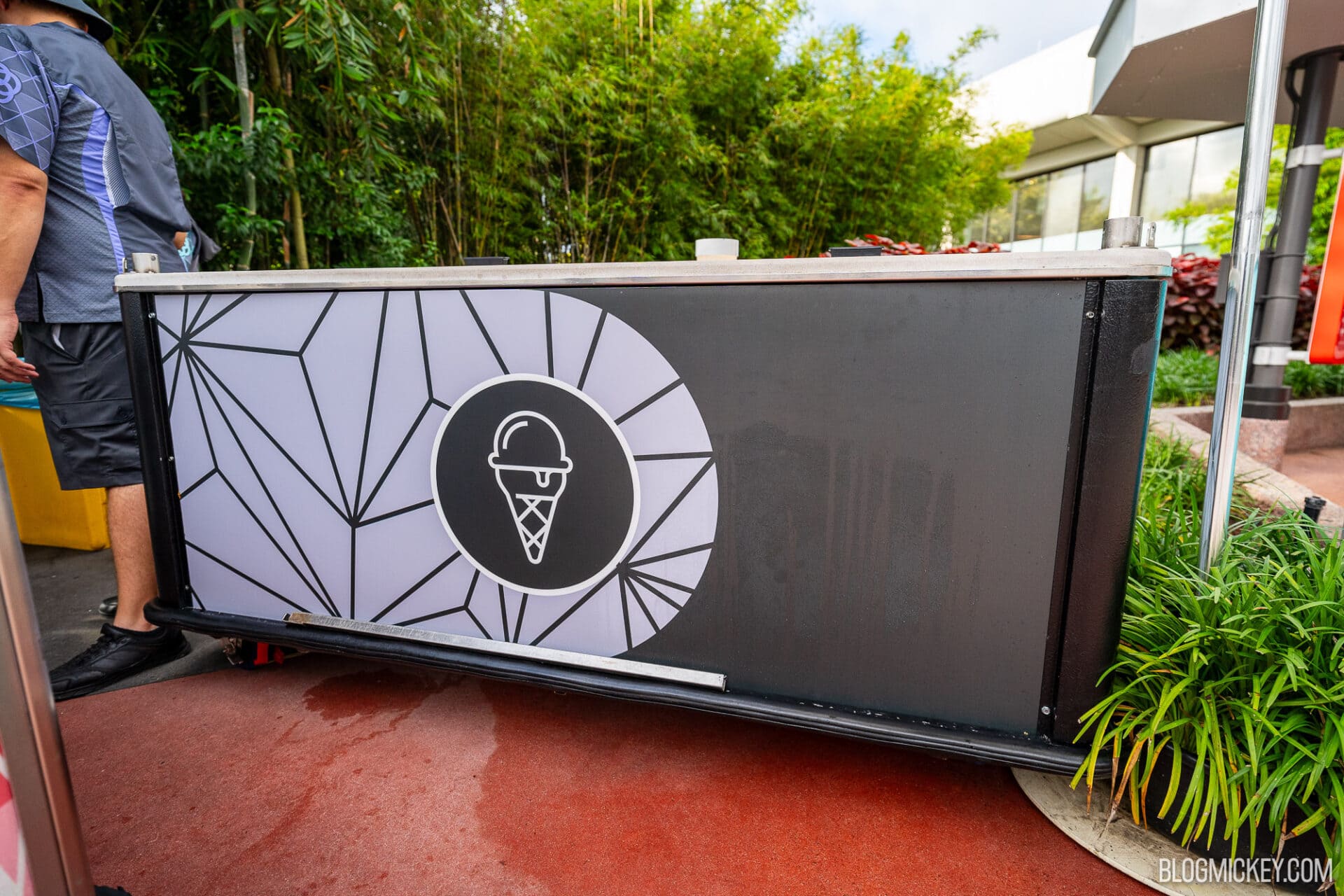 World Discovery Snack & Beer Cart Debuts New Look at EPCOT