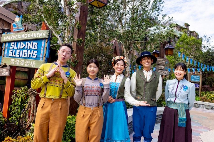 First Look at 'World of Frozen' Cast Member Costumes