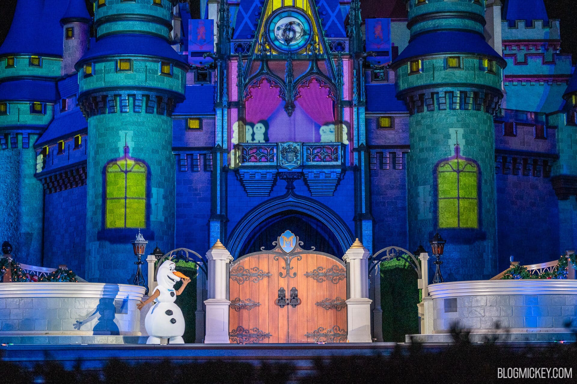 PHOTOS, VIDEO: Frozen Holiday Surprise Castle Show Debuts at Magic Kingdom