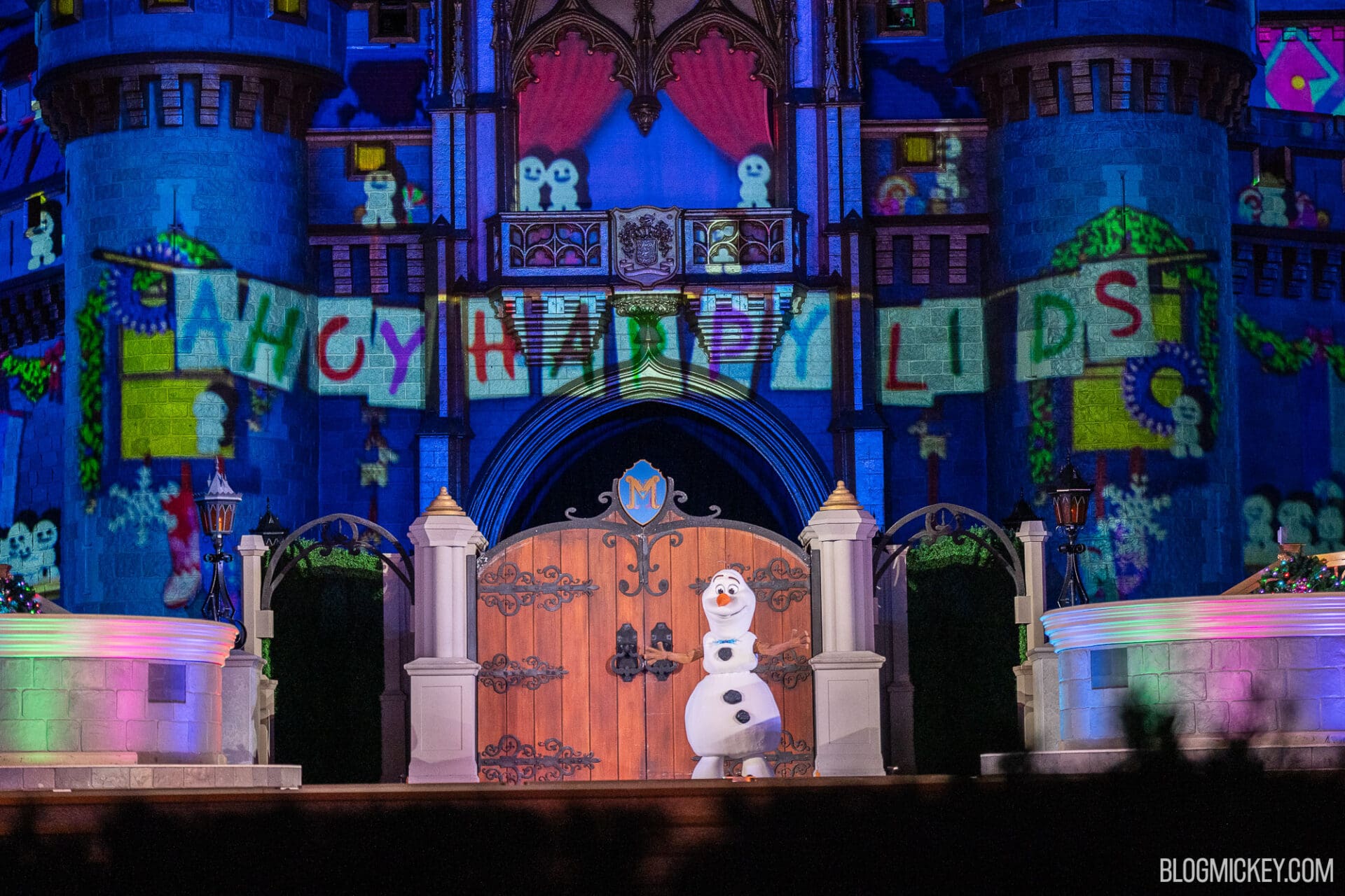PHOTOS, VIDEO: Frozen Holiday Surprise Castle Show Debuts at Magic Kingdom