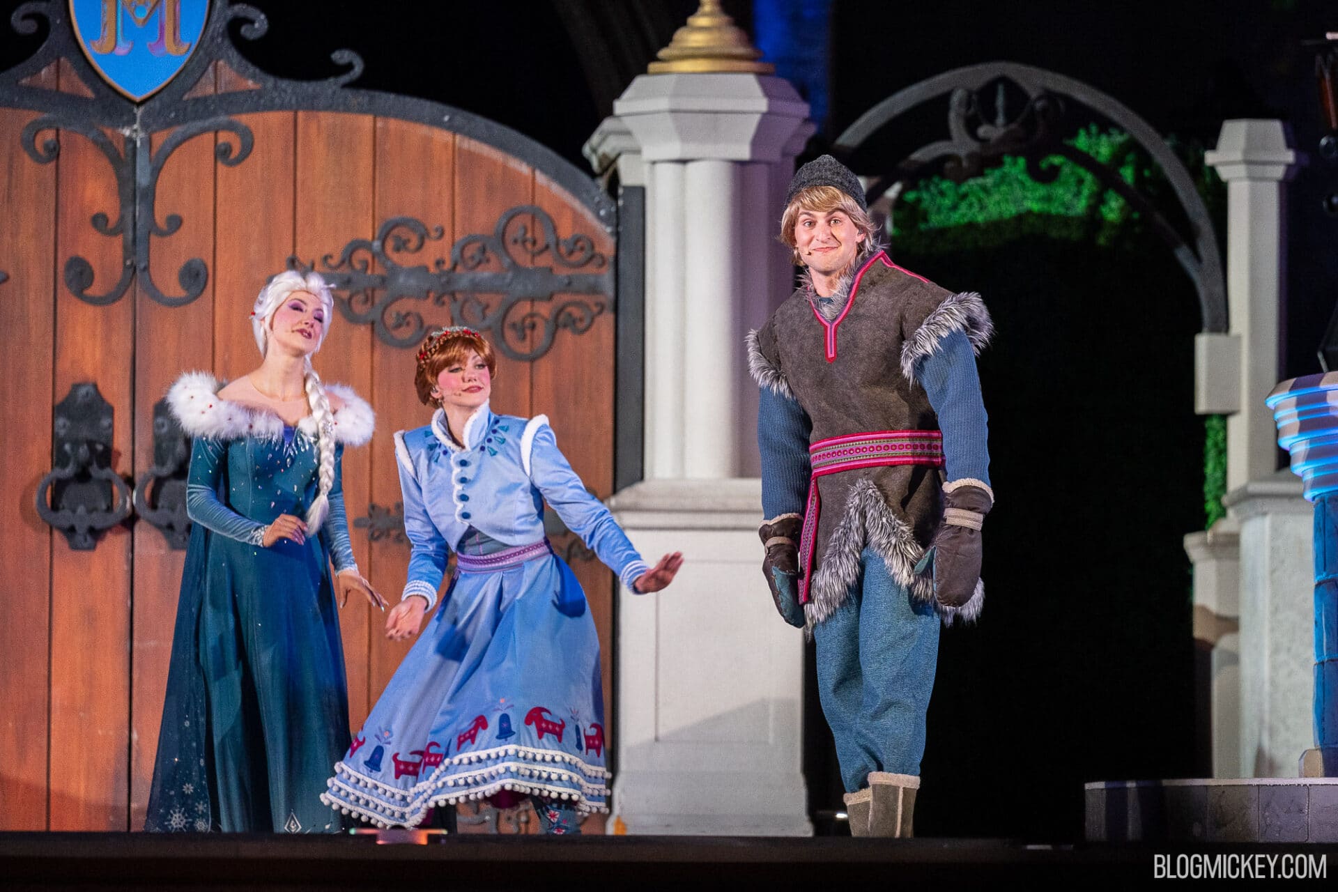 PHOTOS, VIDEO: Frozen Holiday Surprise Castle Show Debuts at Magic Kingdom