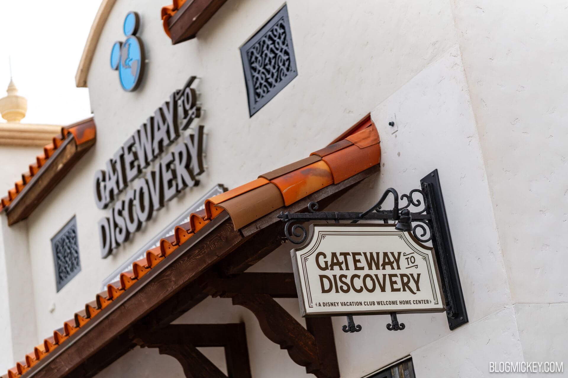 "Gateway to Discovery" Disney Vacation Club Welcome Home Center Opens ...