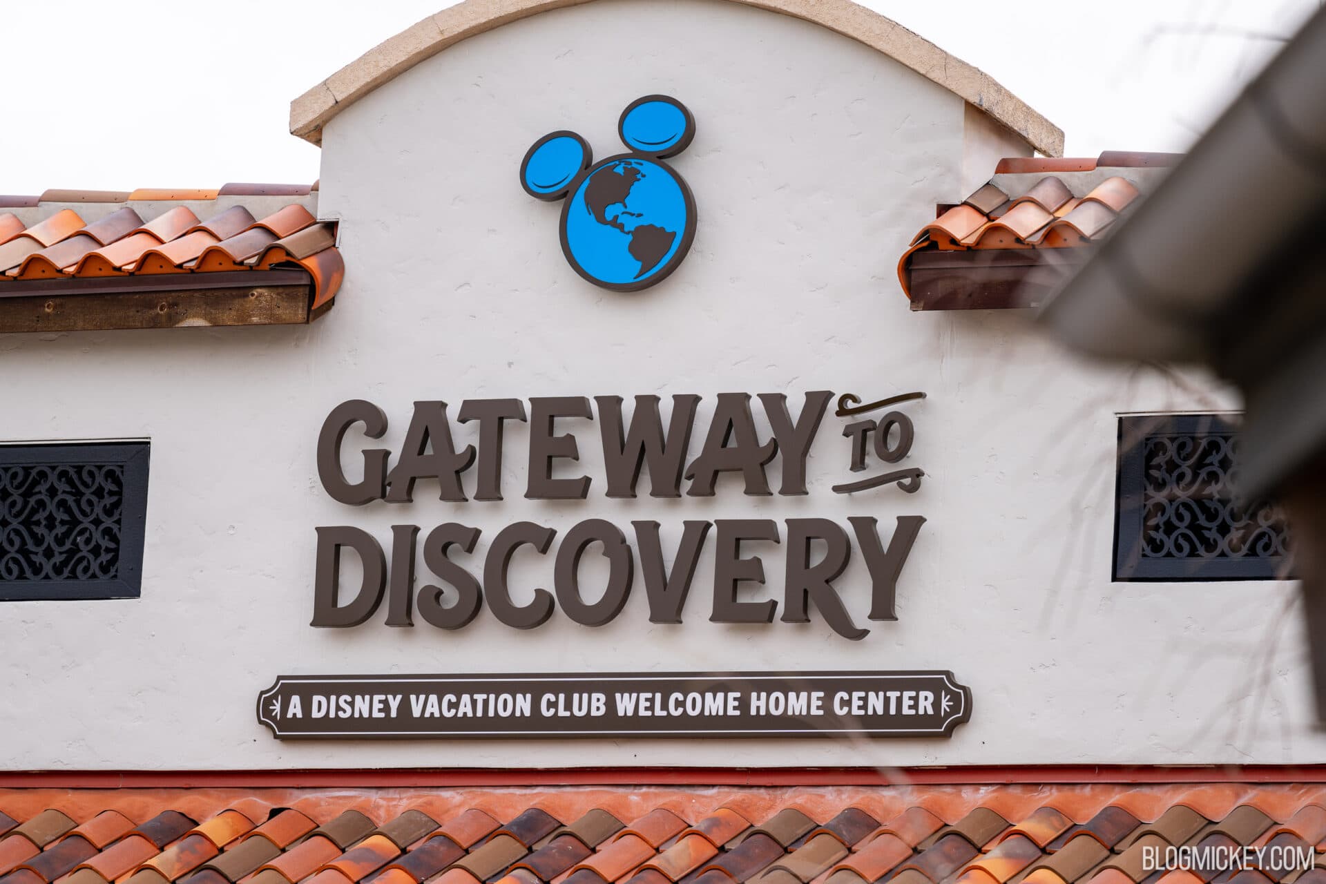 "Gateway to Discovery" Disney Vacation Club Welcome Home Center Opens ...