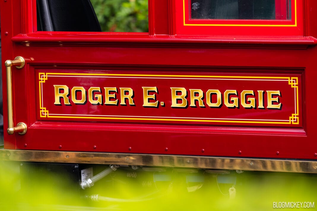 Roger E. Broggie Locomotive Returns to Service at Magic Kingdom After ...